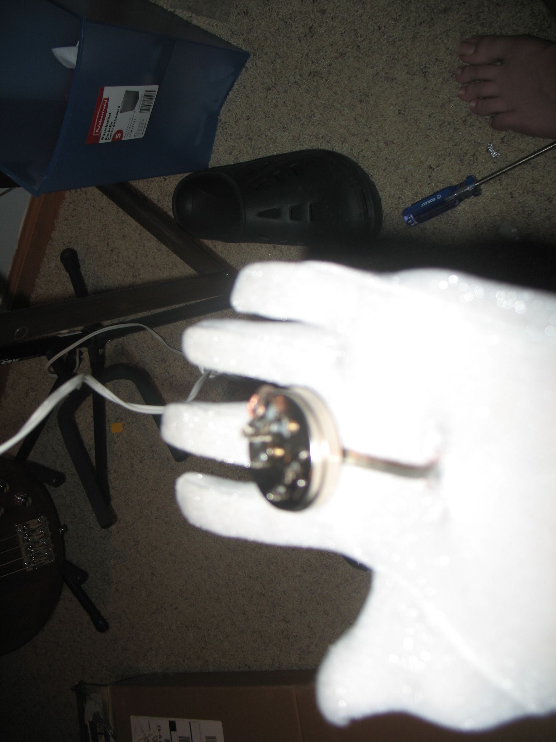 The Jokers Killer Joy Buzzer : 6 Steps - Instructables