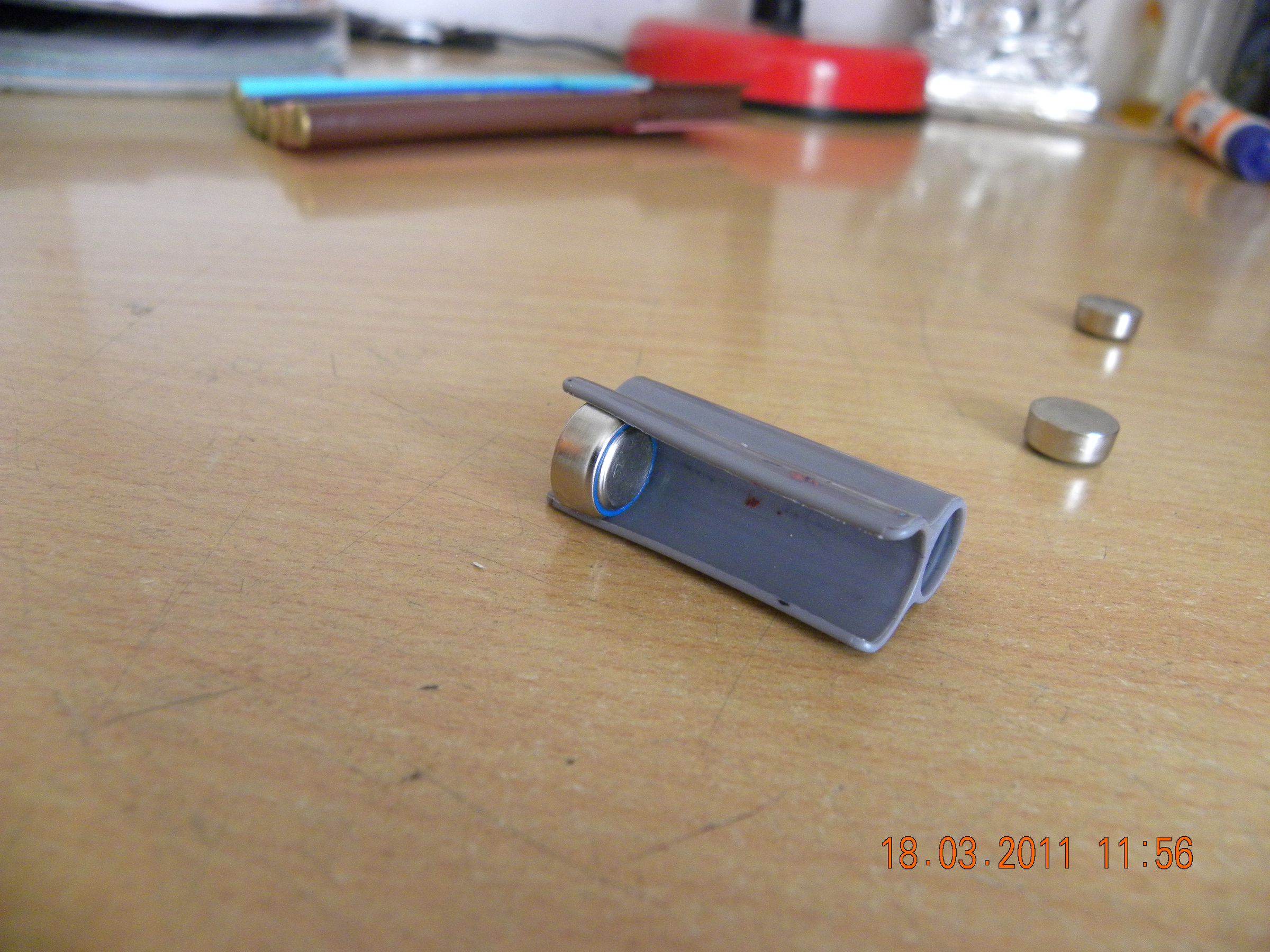 Cheap Button Cell Holder : 3 Steps - Instructables