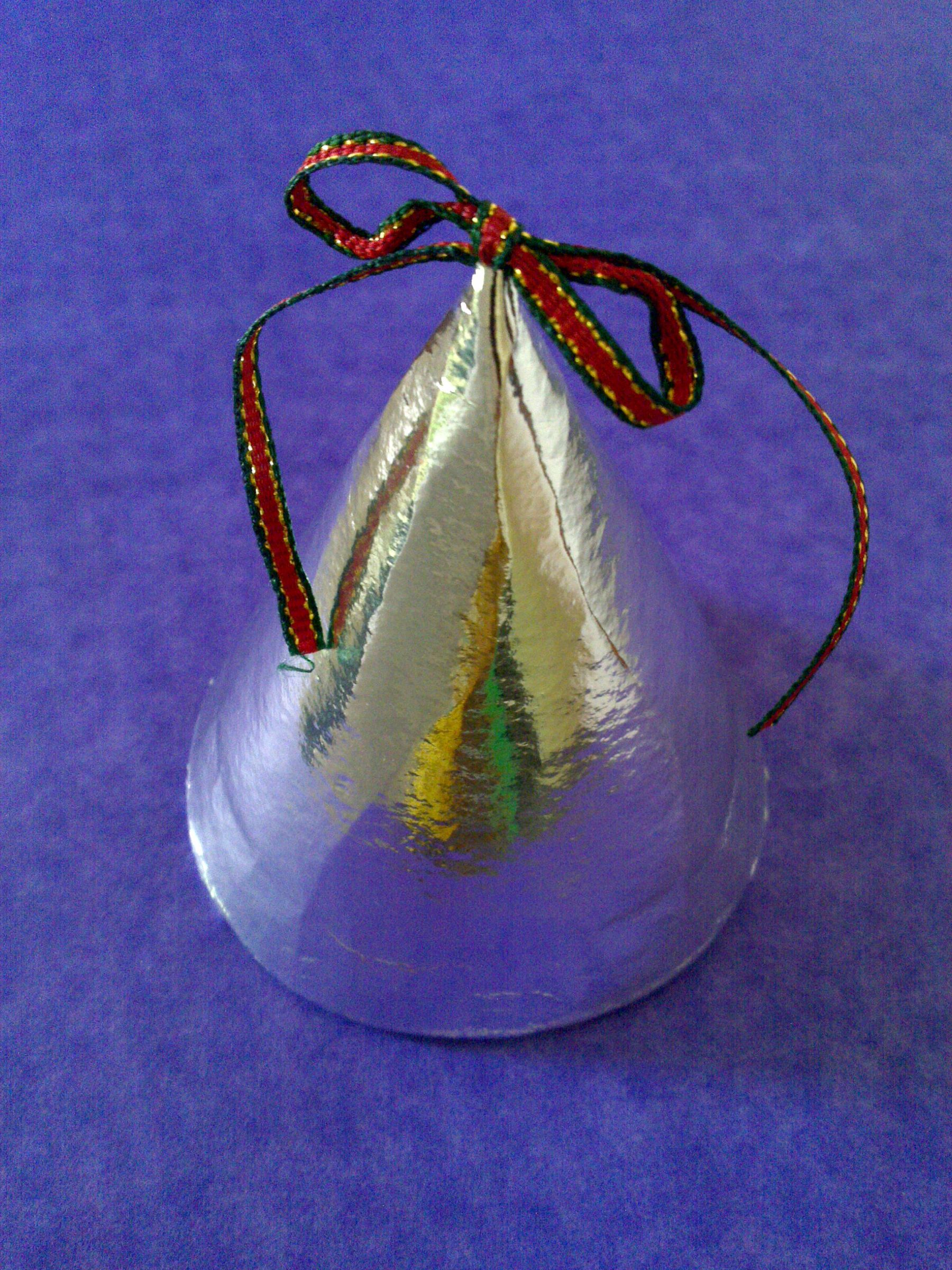 Kisses Gift Cone : 7 Steps - Instructables