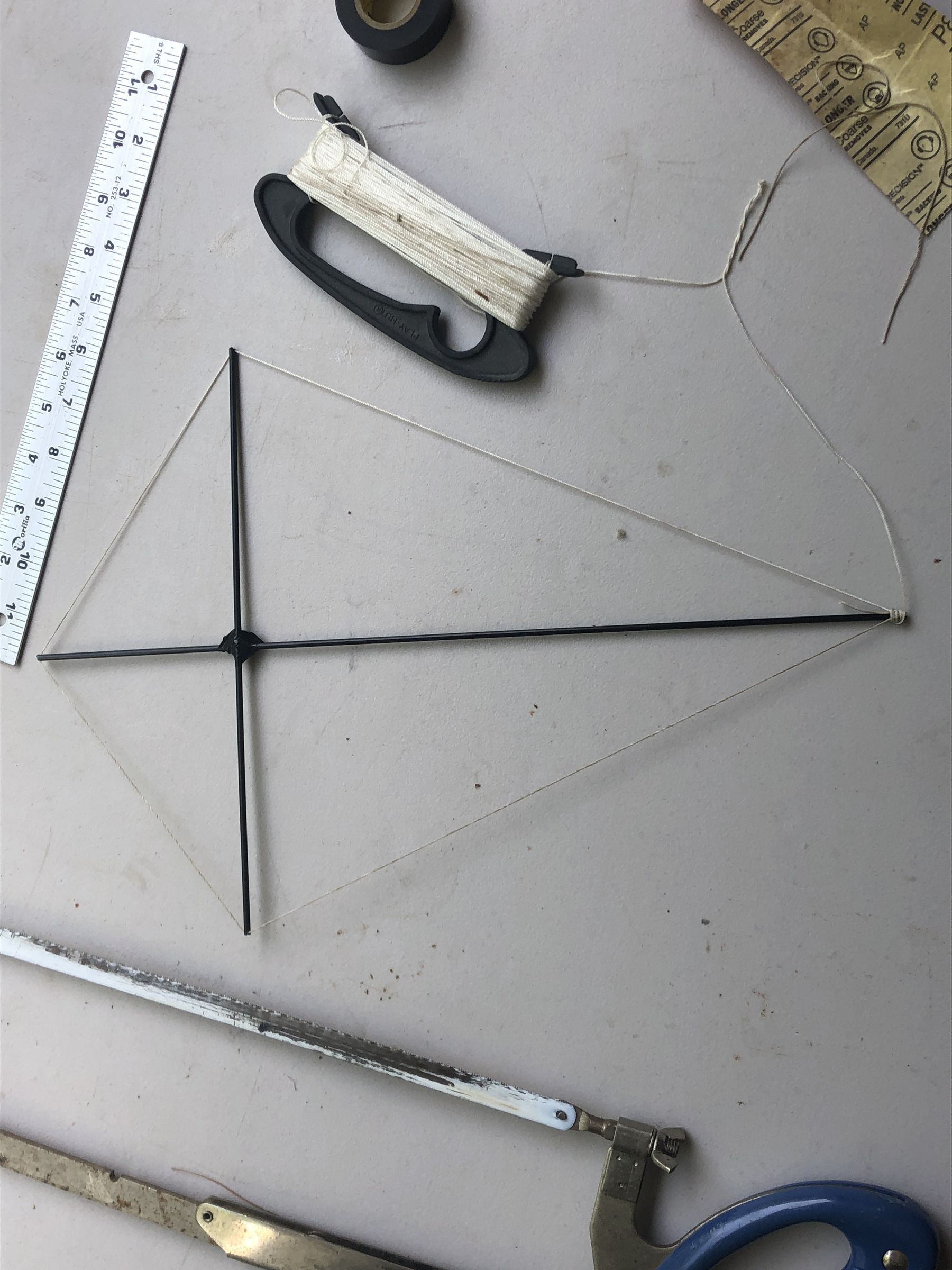 How to Make a Basic Kite : 7 Steps (with Pictures) - Instructables
