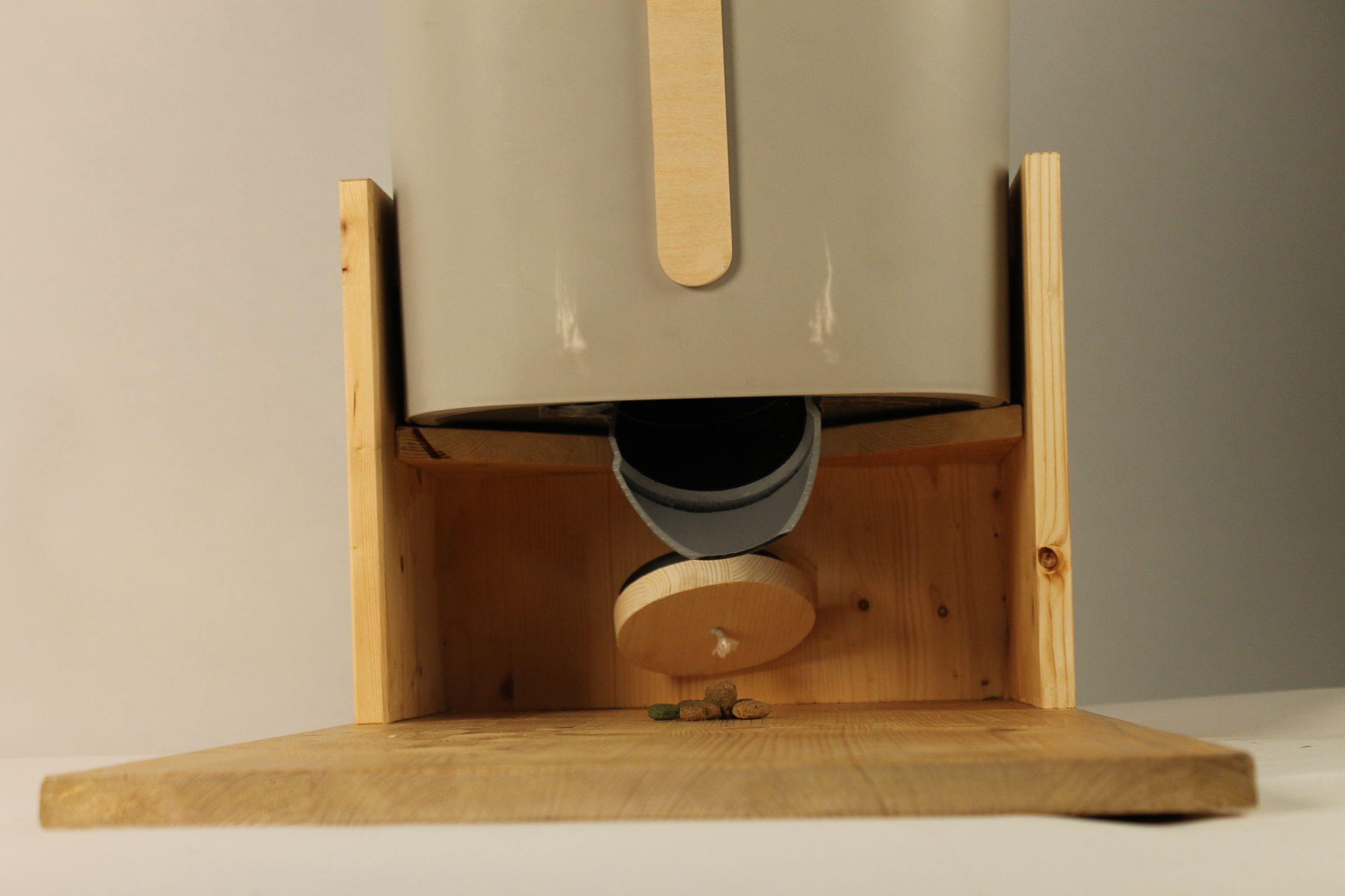 Dog Feeding Aid : 10 Steps - Instructables