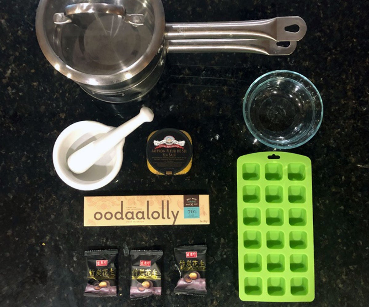 Black and Gold Mini Chocolates : 4 Steps - Instructables