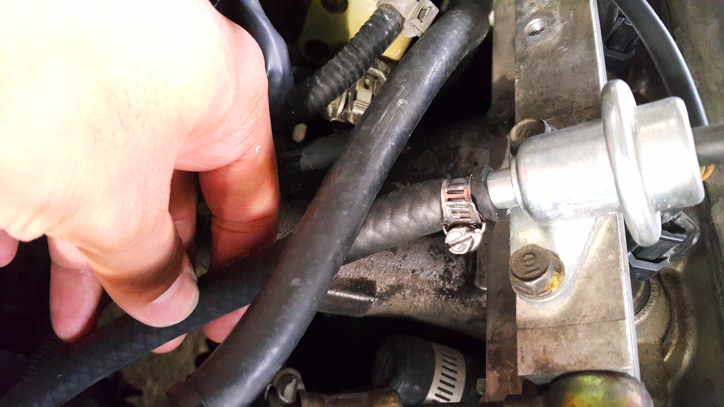 Replacing a Fuel Return Line. : 3 Steps - Instructables