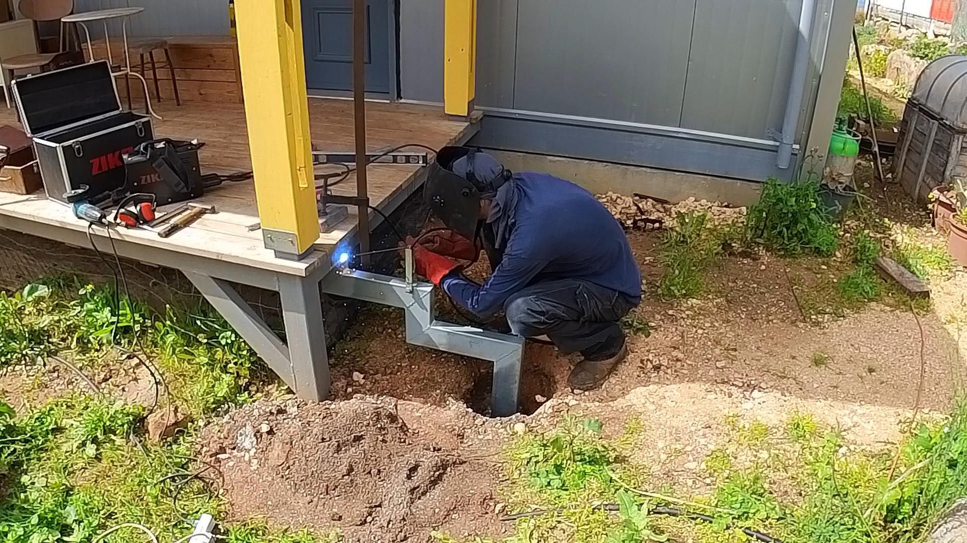 How to Build Stairs | Metal & Wood : 8 Steps (with Pictures ...