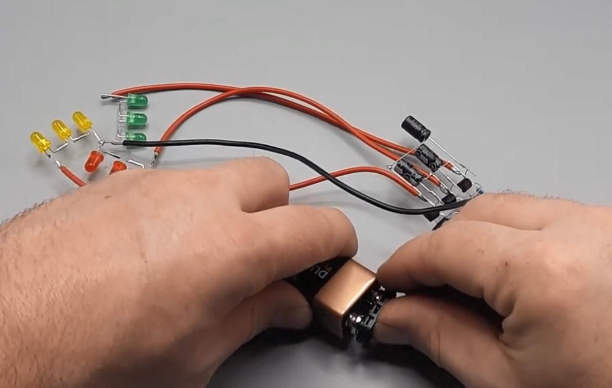 LED Chaser Circuit Without IC : 8 Steps (with Pictures) - Instructables