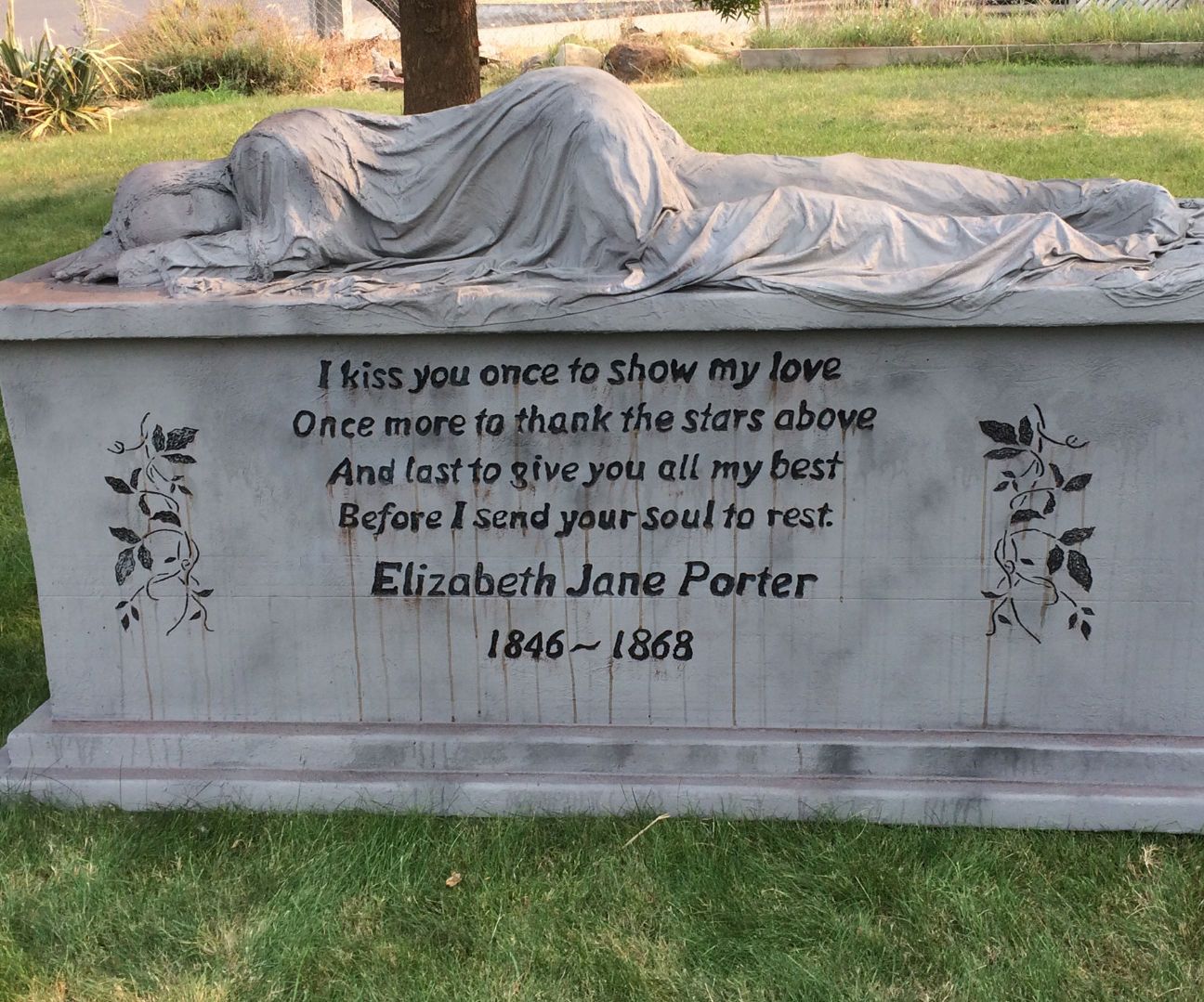 Halloween Crypt Prop : 7 Steps (with Pictures) - Instructables