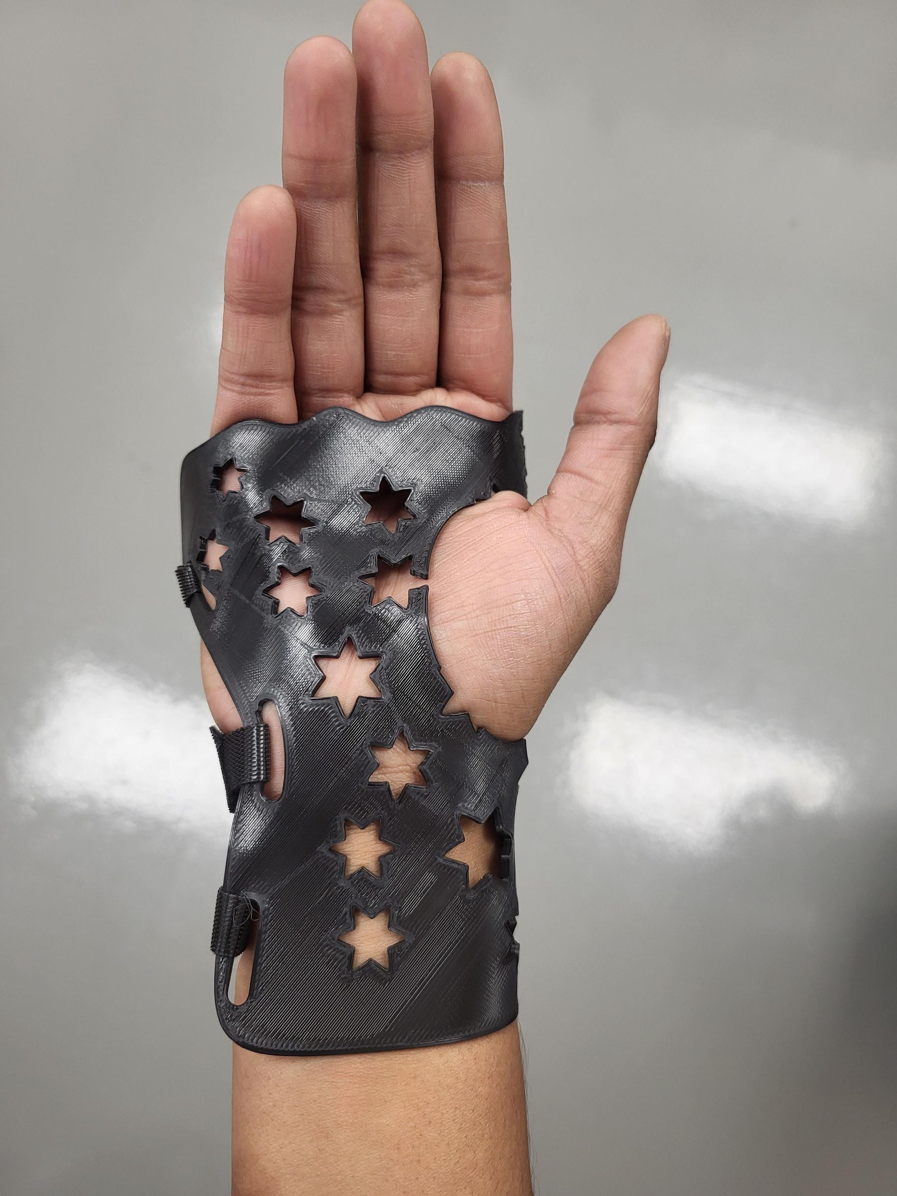 Adjustable Wrist Immobilization Brace Without 3D Scanner : 7 Steps - Instructables