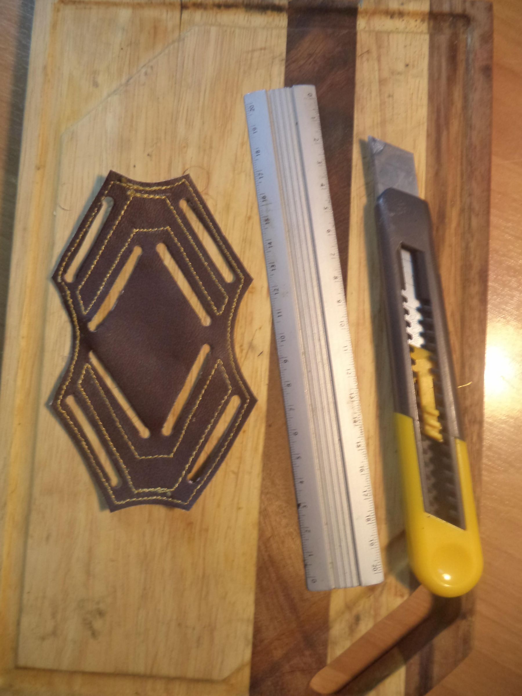 Upgrading Cheap-o Workshop Apron : 24 Steps (with Pictures) - Instructables
