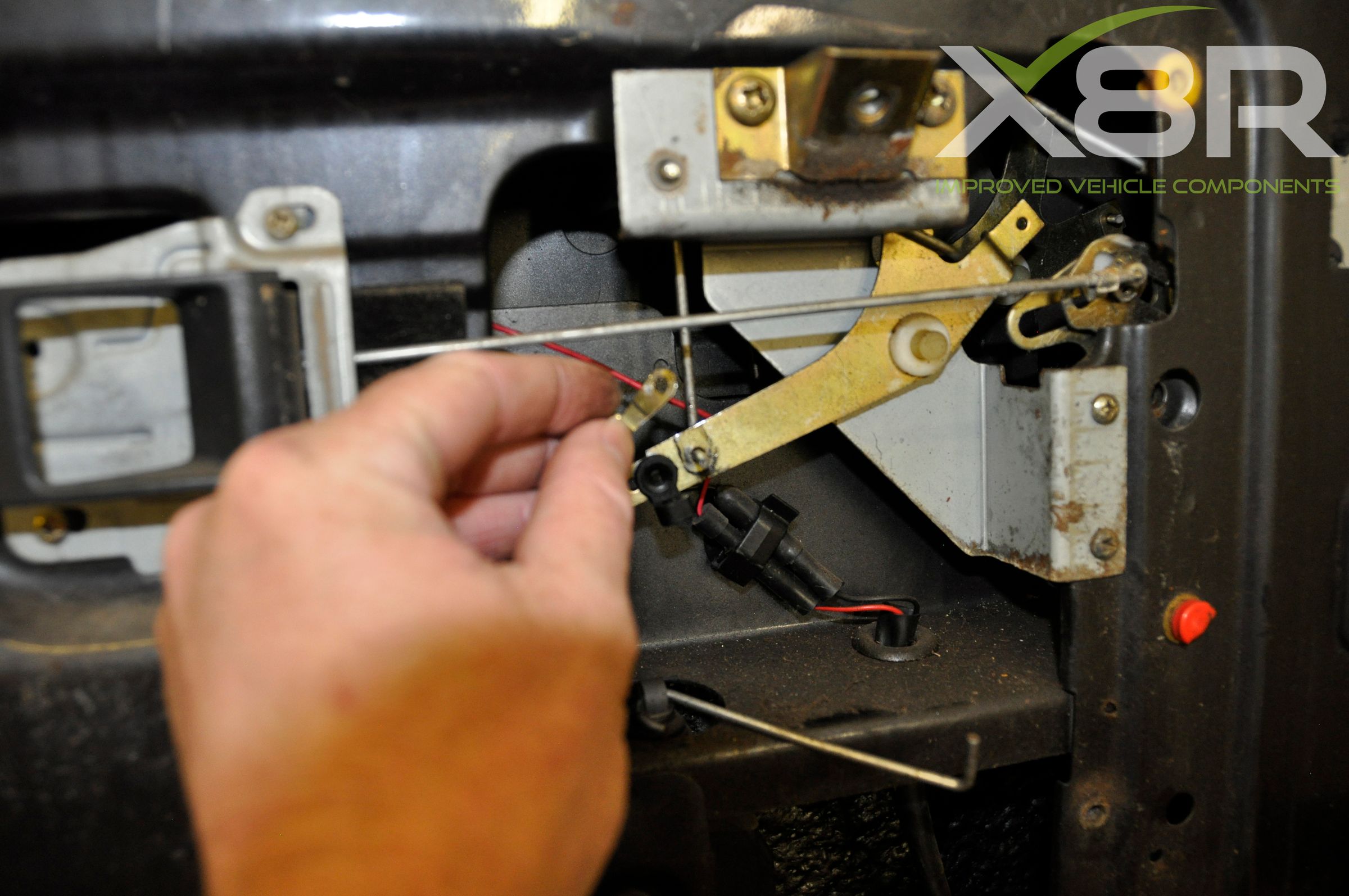 Fitting Our Replacement Door Lock Springs Land Rover Discovery 1 Range ...