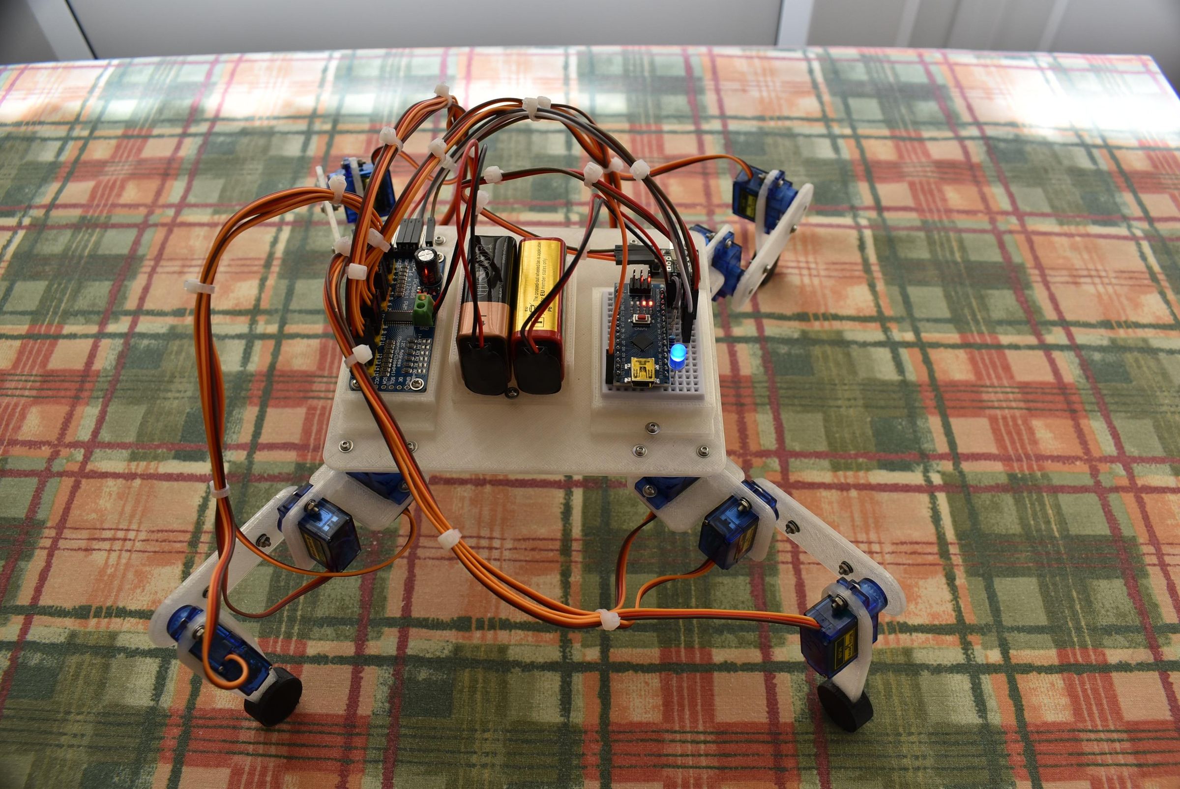 Arduino Quadruped Robot: Walks, Skims & Grips : 13 Steps (with Pictures ...