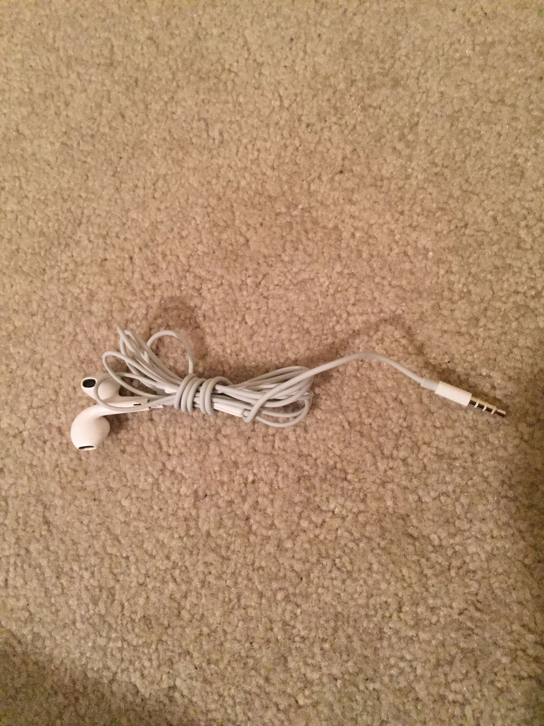 Tangle Proof Earbud Tie : 6 Steps (with Pictures) - Instructables