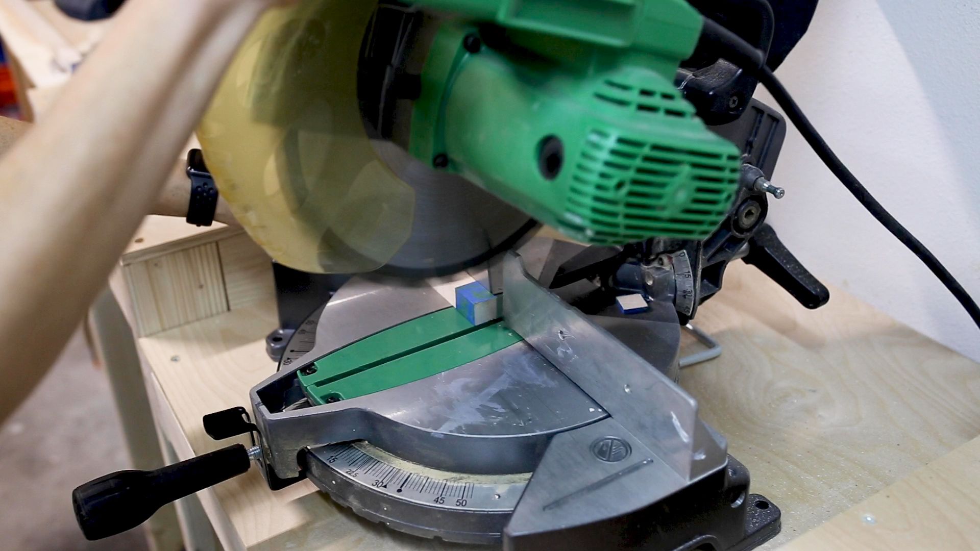 Vertical Laptop Dock : 16 Steps (with Pictures) - Instructables