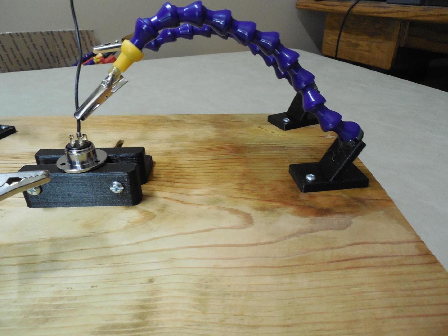 Ultimate Soldering Helping Hands LED Light With A4 Sheet Magnifier ...