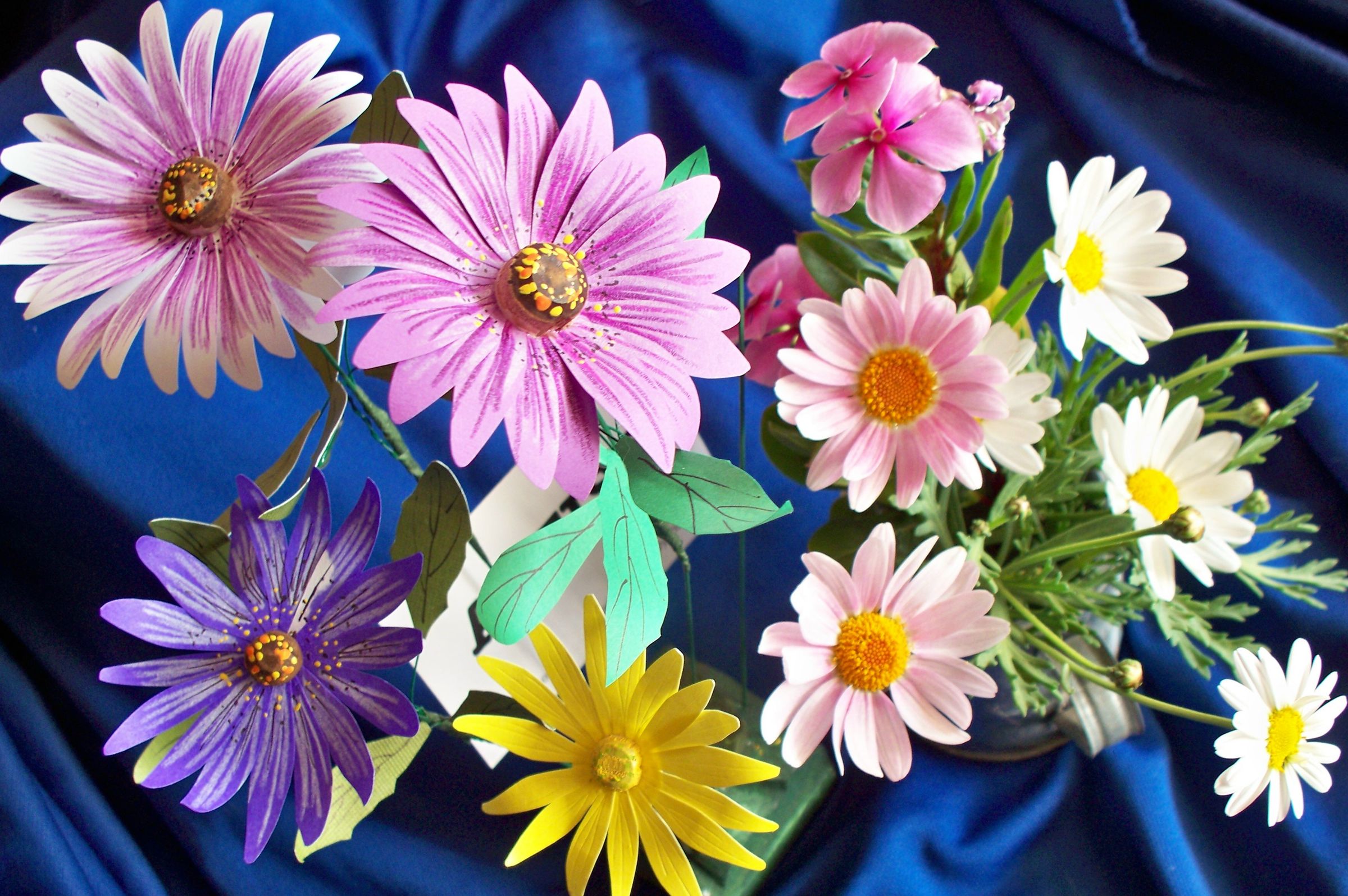 How to Make Paper Daisies : 8 Steps (with Pictures) - Instructables