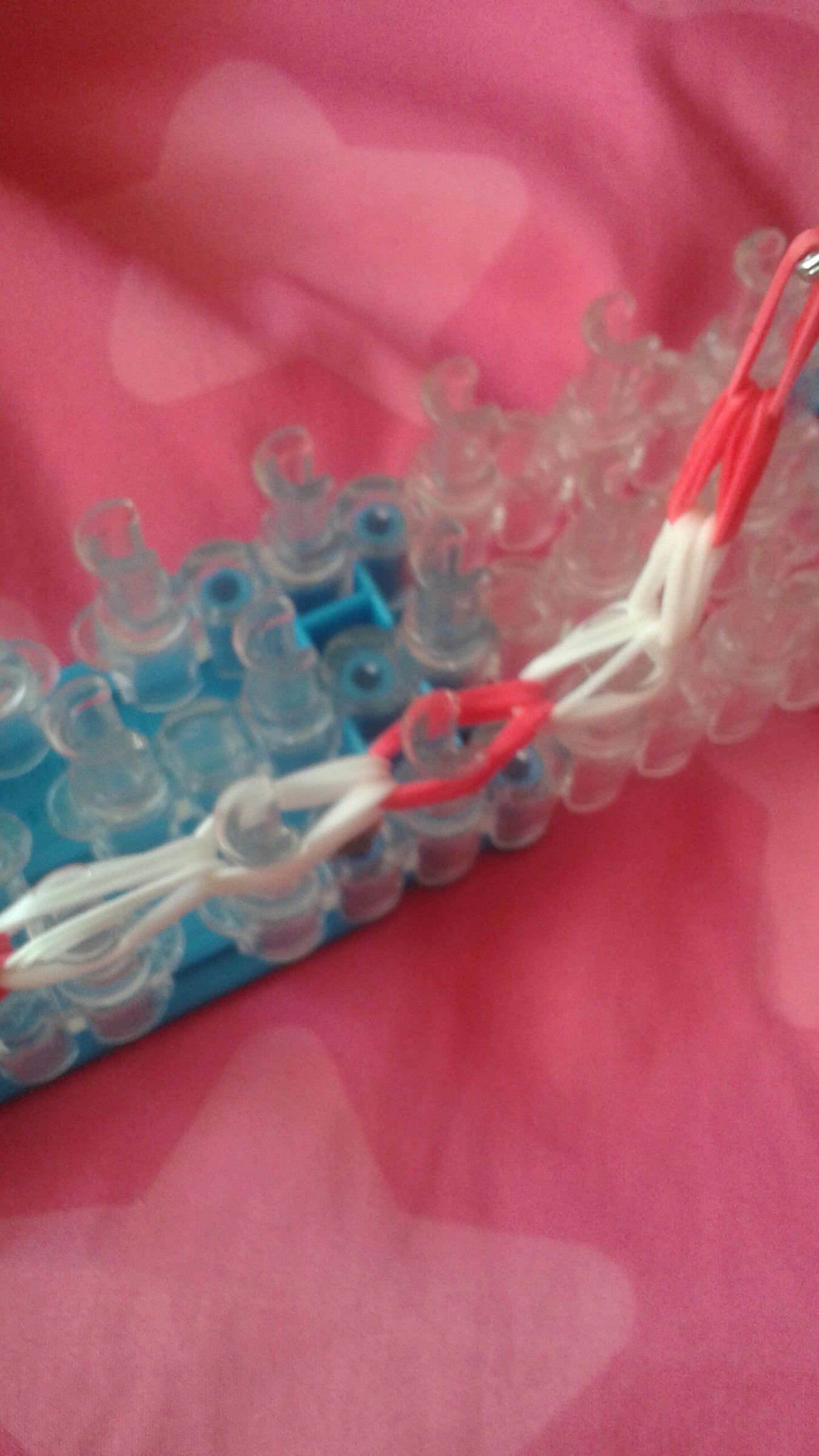 Rainbow Loom Candy Cane Charm ♡ : 5 Steps - Instructables