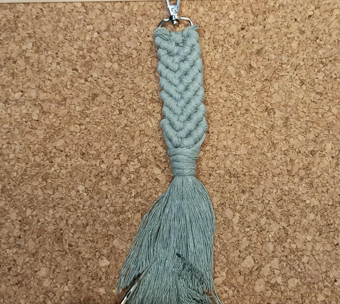 How to Make a Macrame Wristlet Keychain? Step by Step Tutorial for Beginners : 6 Steps (with ...