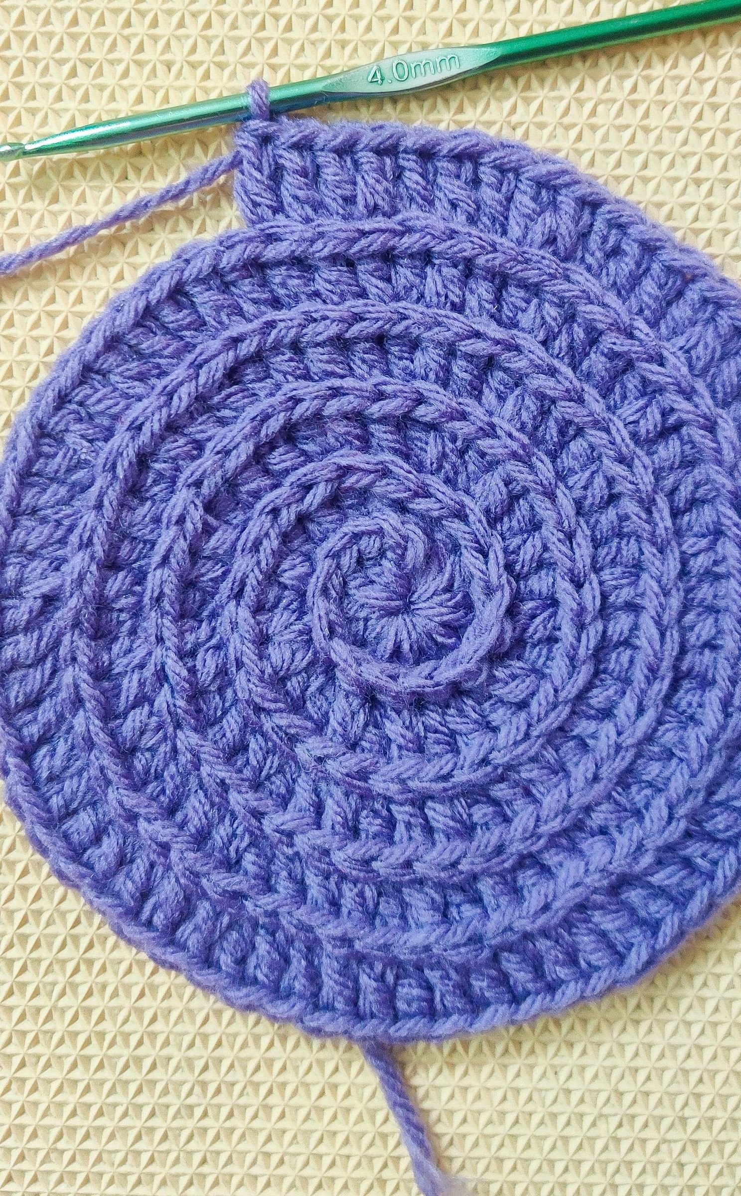 Crochet Seamless Spiral Circle With Raised Ridges : 7 Steps (with ...