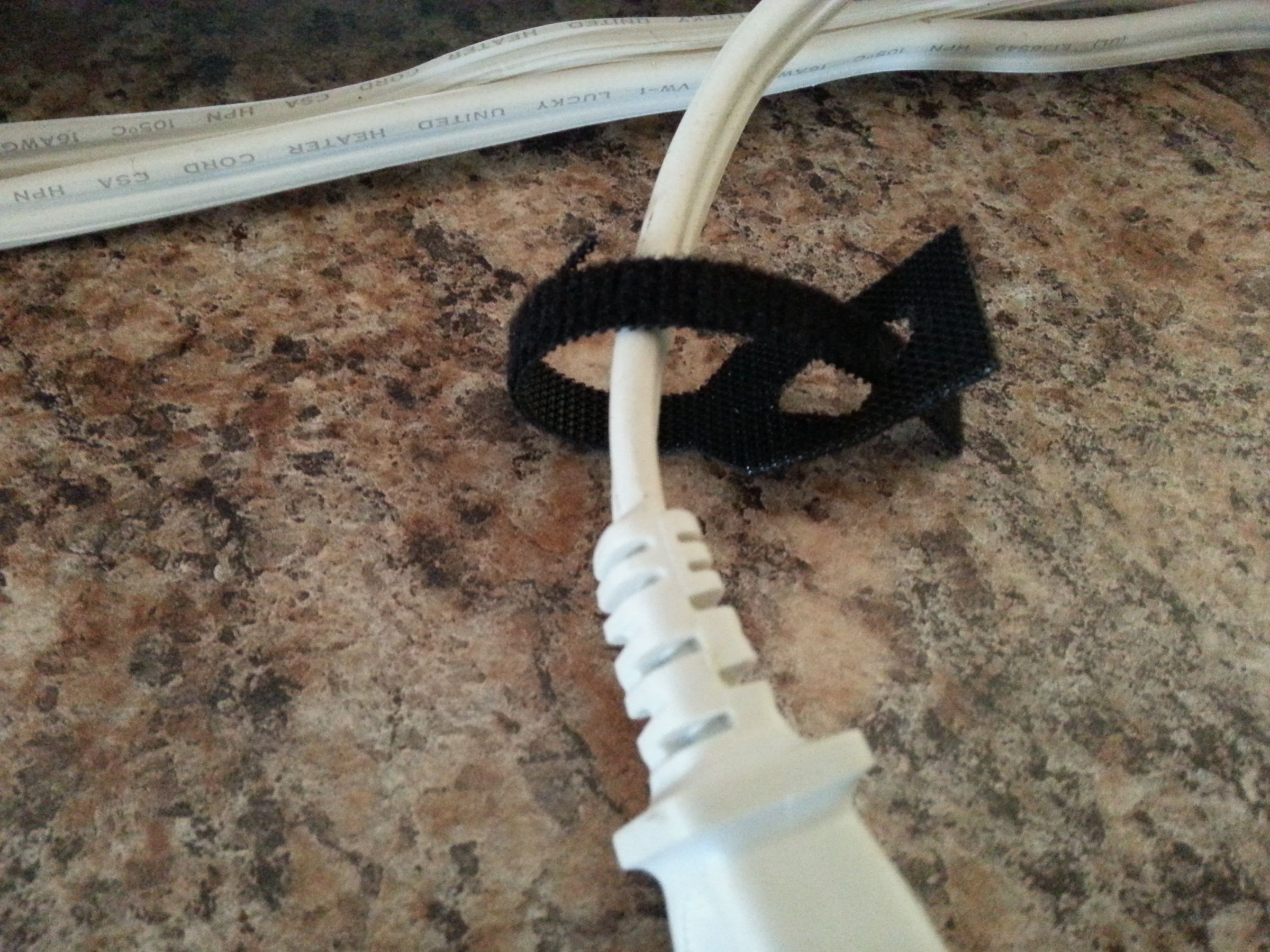 Quick Cable Tie Using Velcro Ribbon : 5 Steps - Instructables