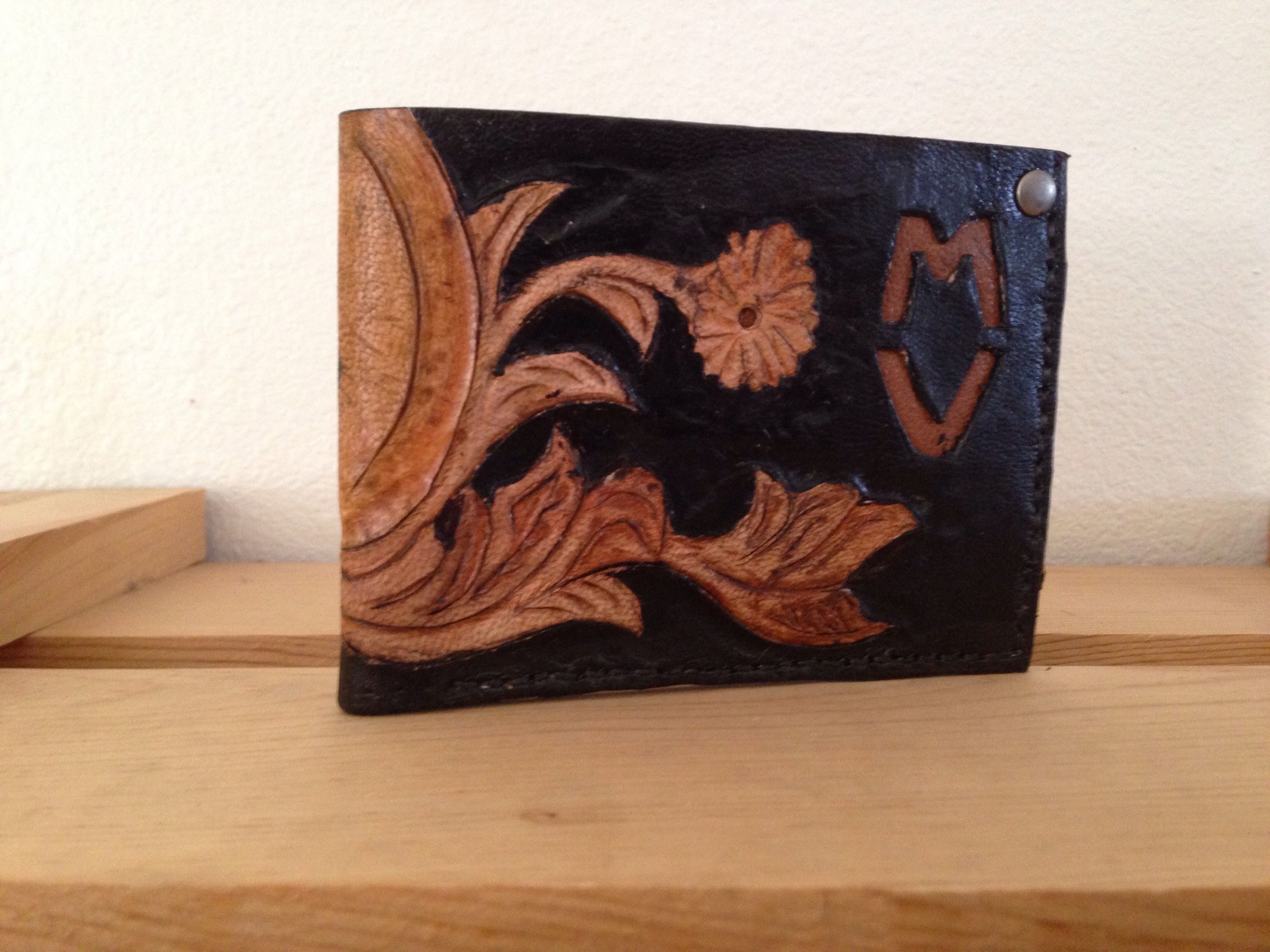 Make a Custom Leather Wallet - FREE PATTERN : 6 Steps (with Pictures ...