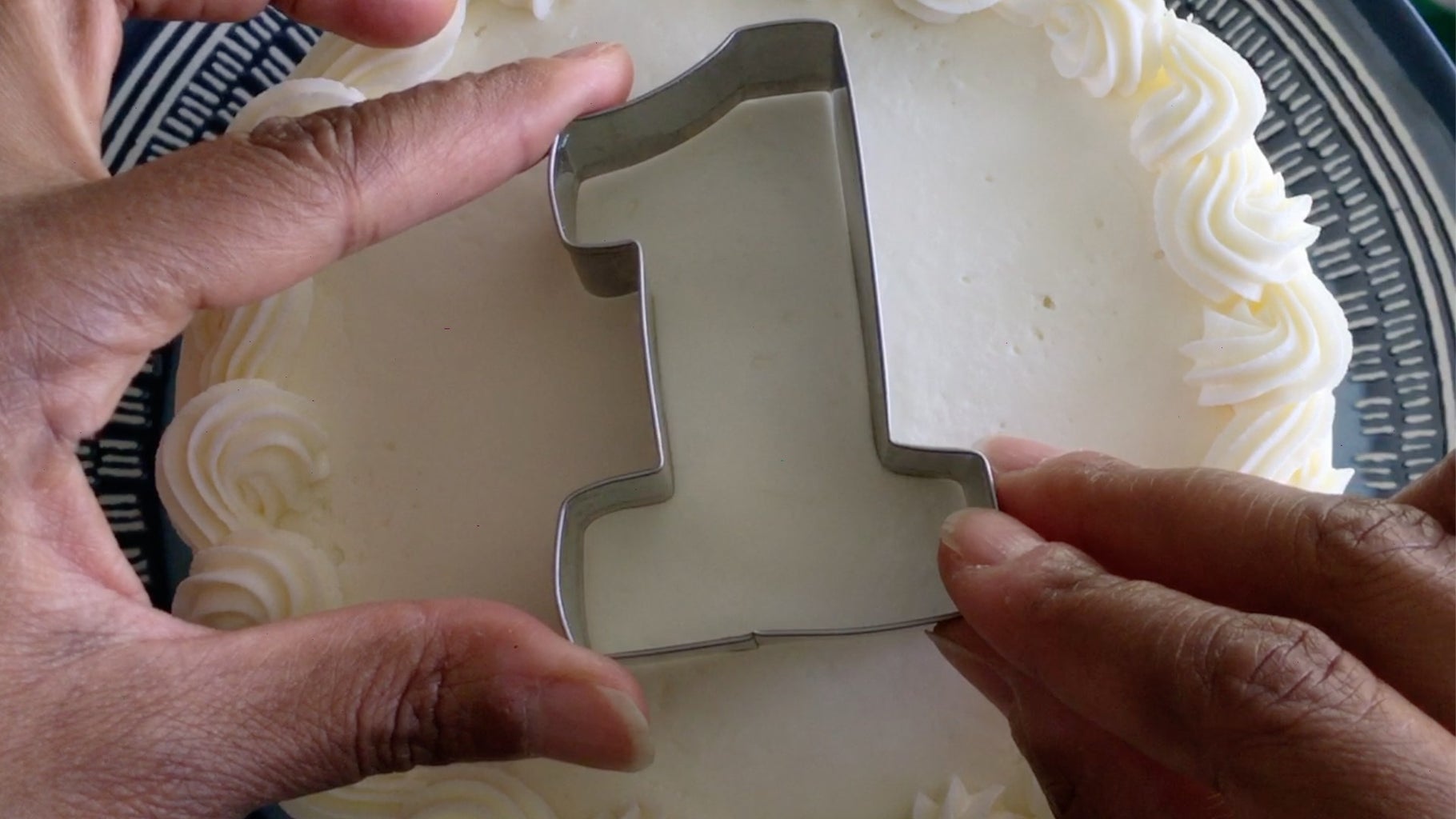 Easy Buttercream Birthday Cake 15 Steps With Pictures Instructables