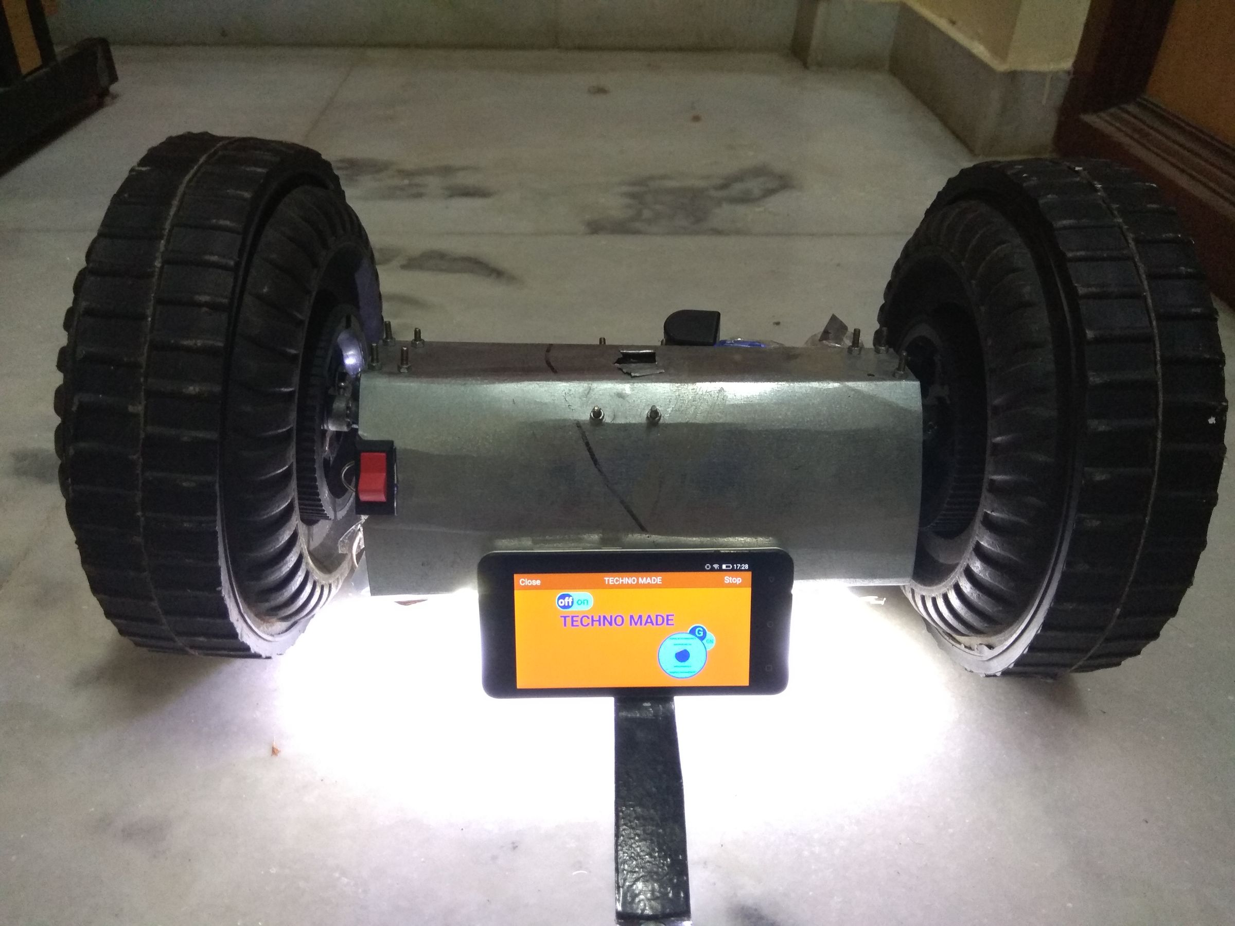 Mobile G-sensor Controlled Bot Car. : 4 Steps - Instructables