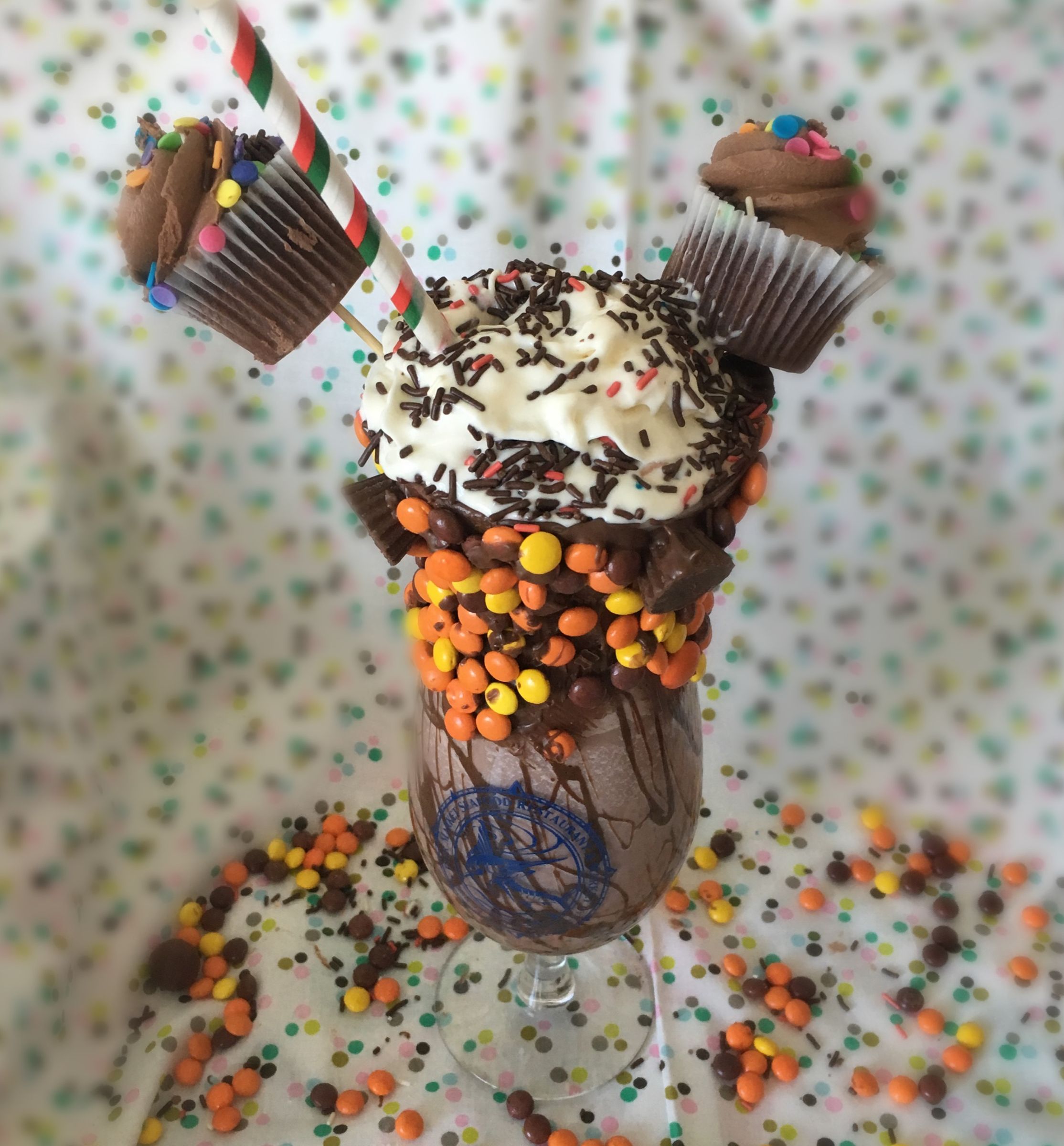DIY INSANE FREAKSHAKES - Peanut Butter Chocolate Milkshake : 5 Steps ...