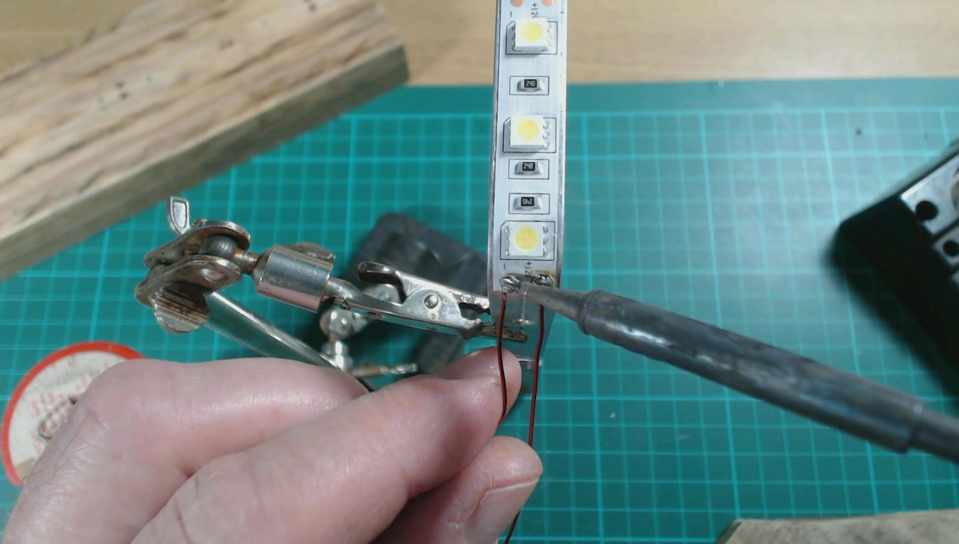 Modern Led Infinity Mirror Table Lamp : 19 Steps (with Pictures ...