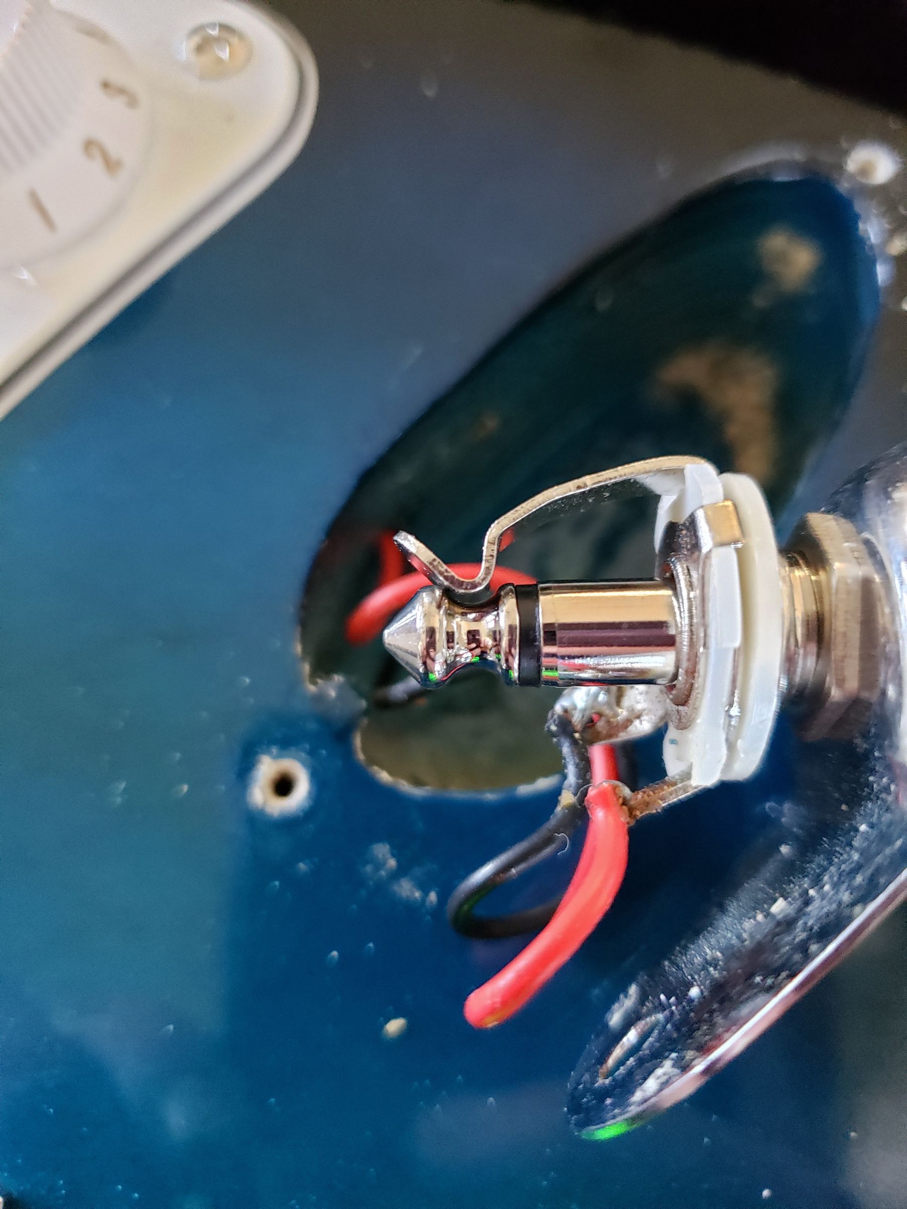 Fixing a Broken Audio Jack on a Guitar : 3 Steps - Instructables