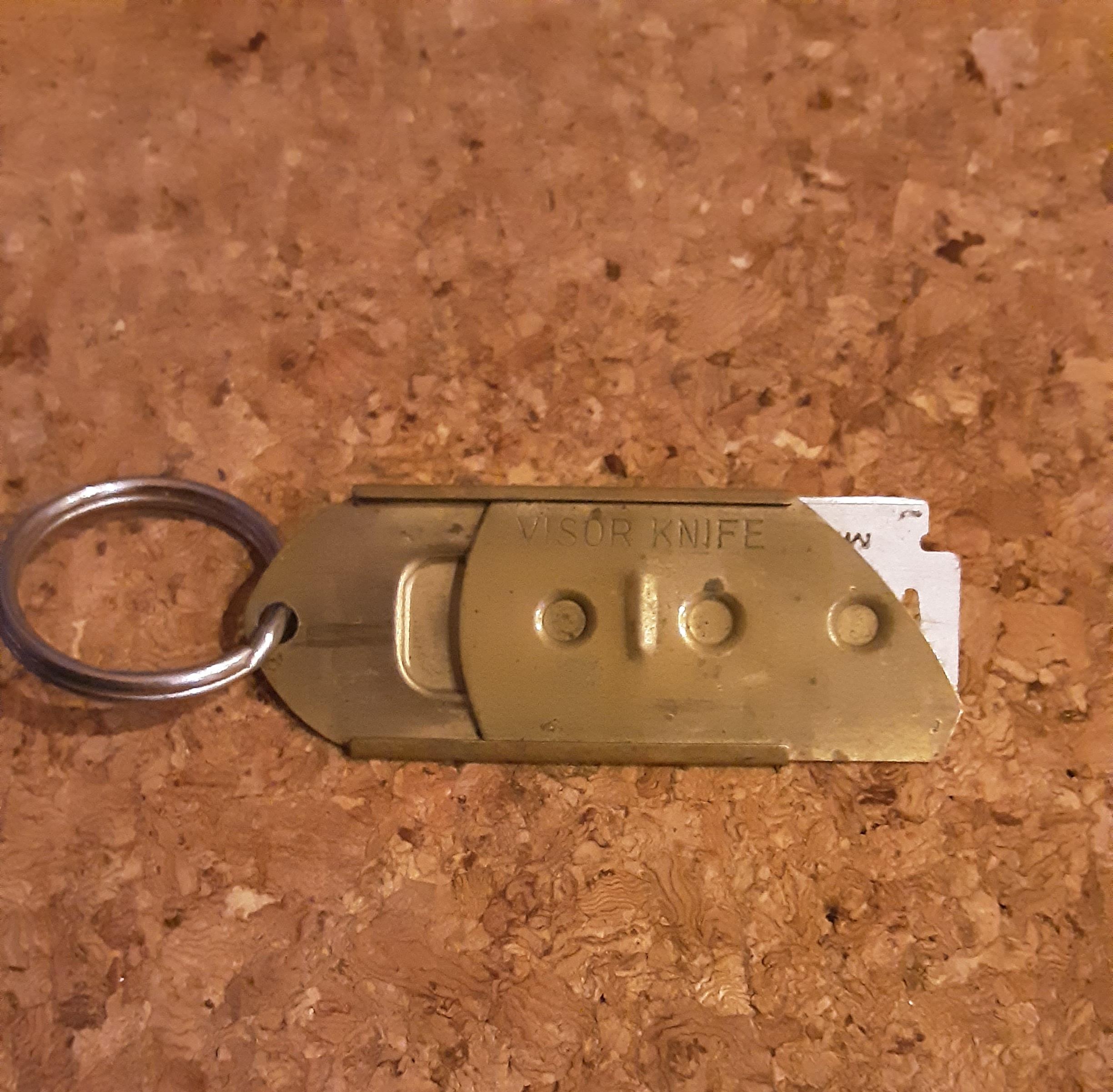 Keychain Craft Knife/ Box Cutter : 6 Steps - Instructables