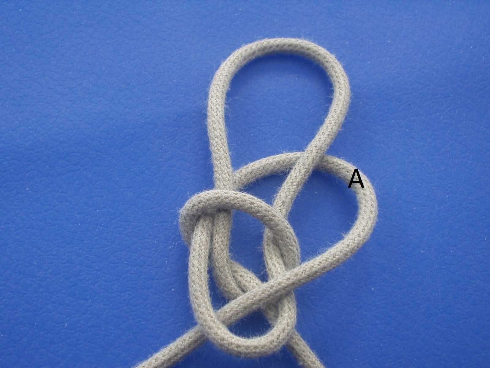 Slipped Overhand Knot Lanyard : 7 Steps - Instructables