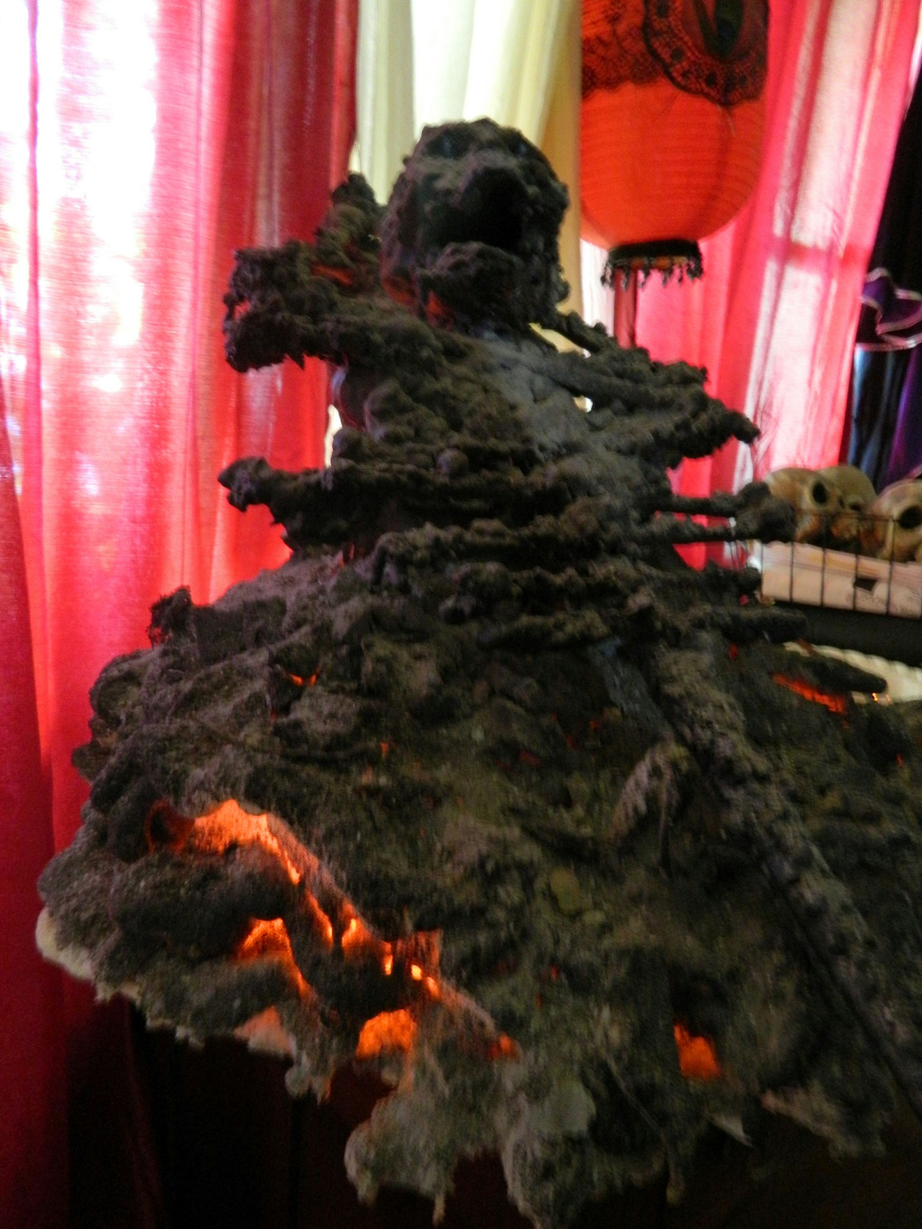 Burnt Corpse / Burning Embers Halloween Prop : 7 Steps - Instructables