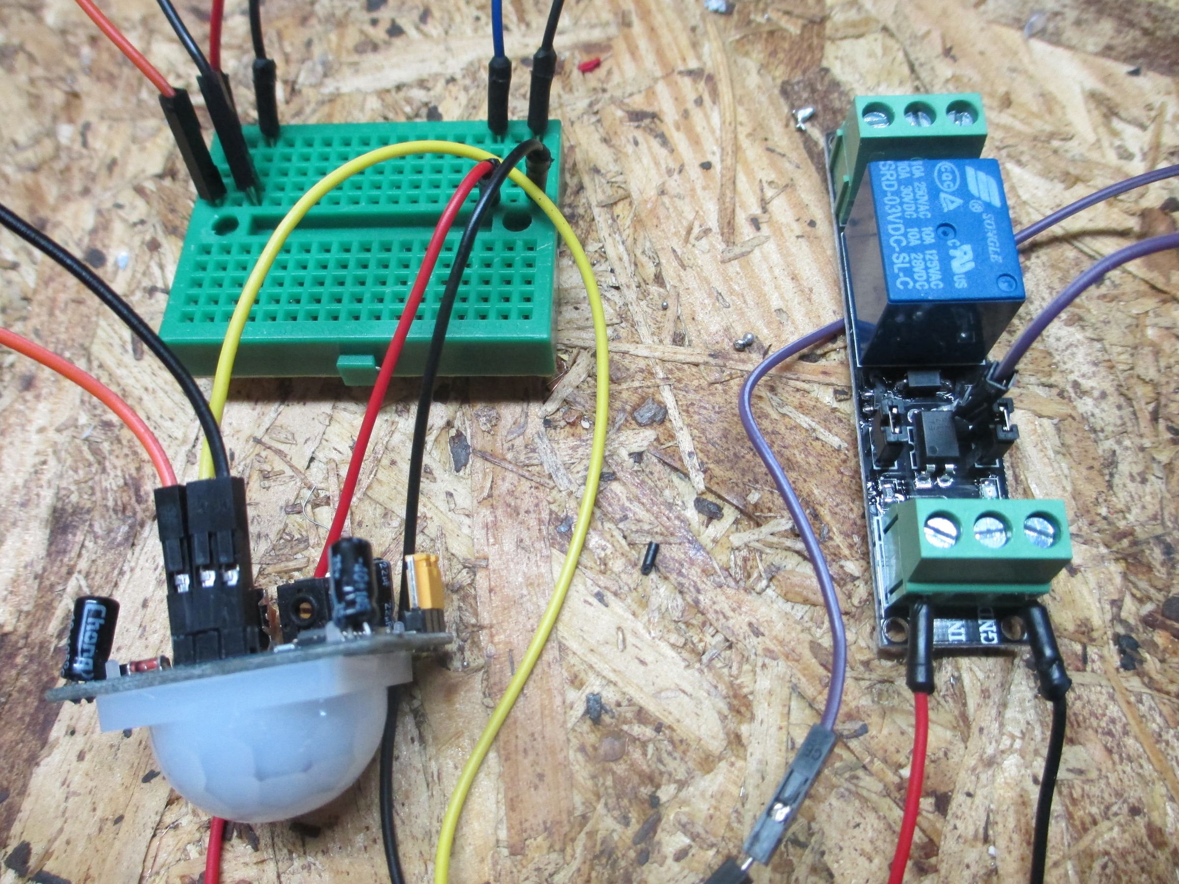 3v PIR Motion Sensor Driving a (Defective) 3v Relay Module : 5 Steps ...