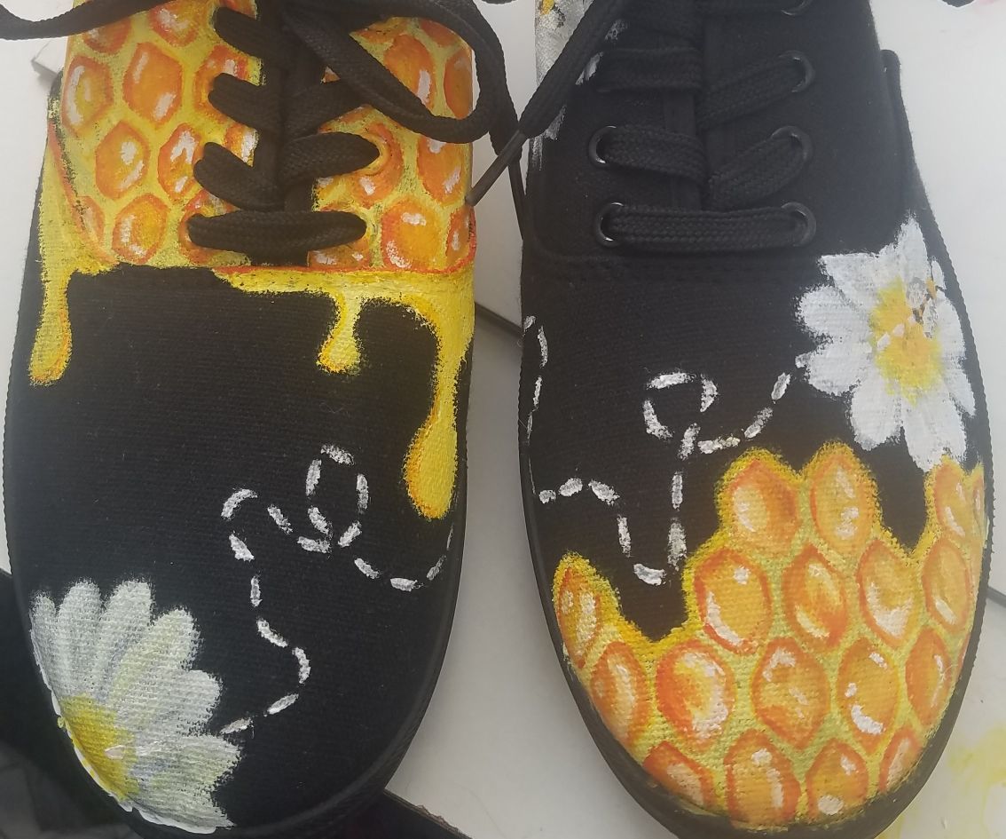 Up-scaling Ordinary Shoes With Paint : 8 Steps - Instructables