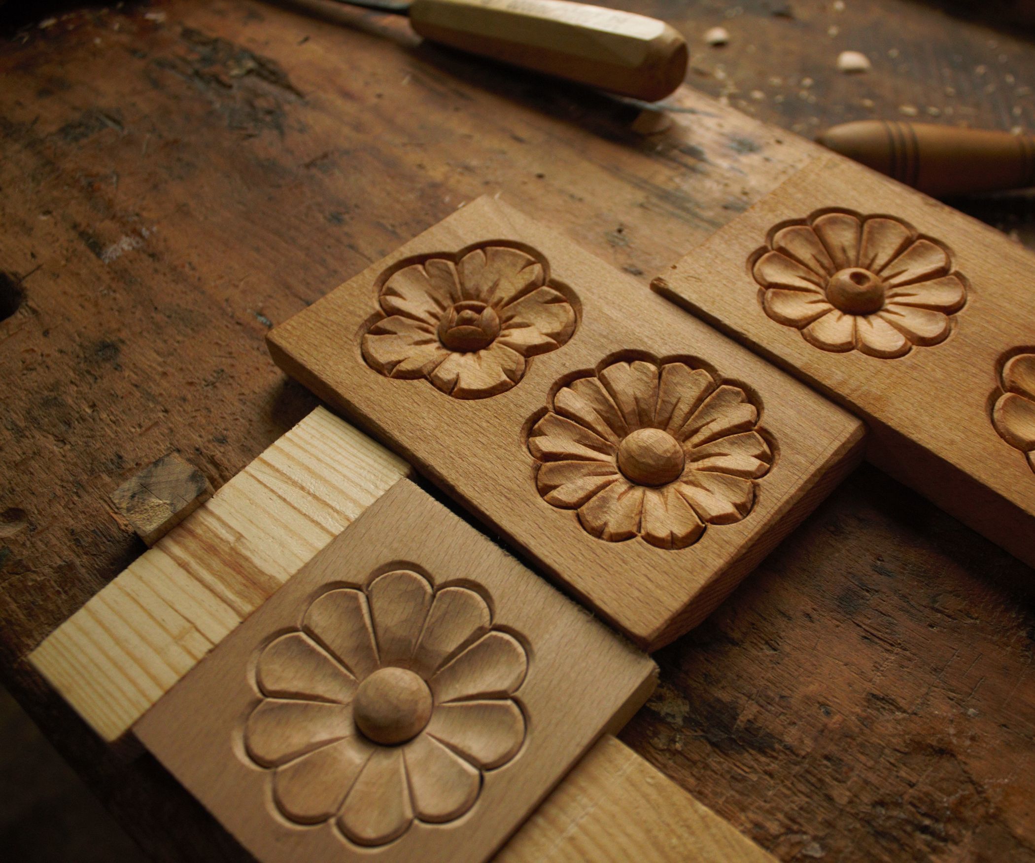 Simple Wood Carving - Flower (rosette) : 5 Steps (with Pictures ...