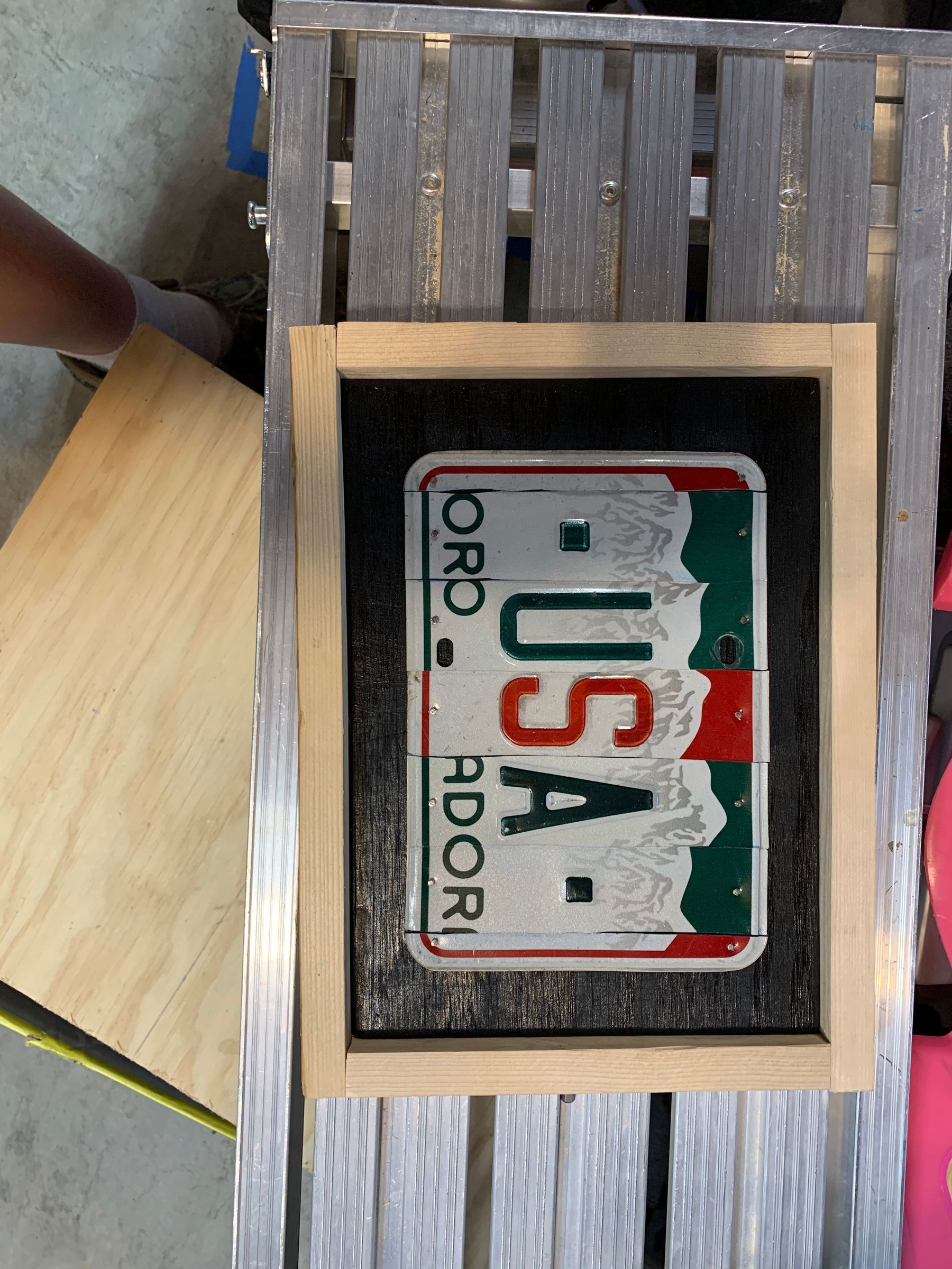 Recycled License Plate Sign : 4 Steps (with Pictures) - Instructables
