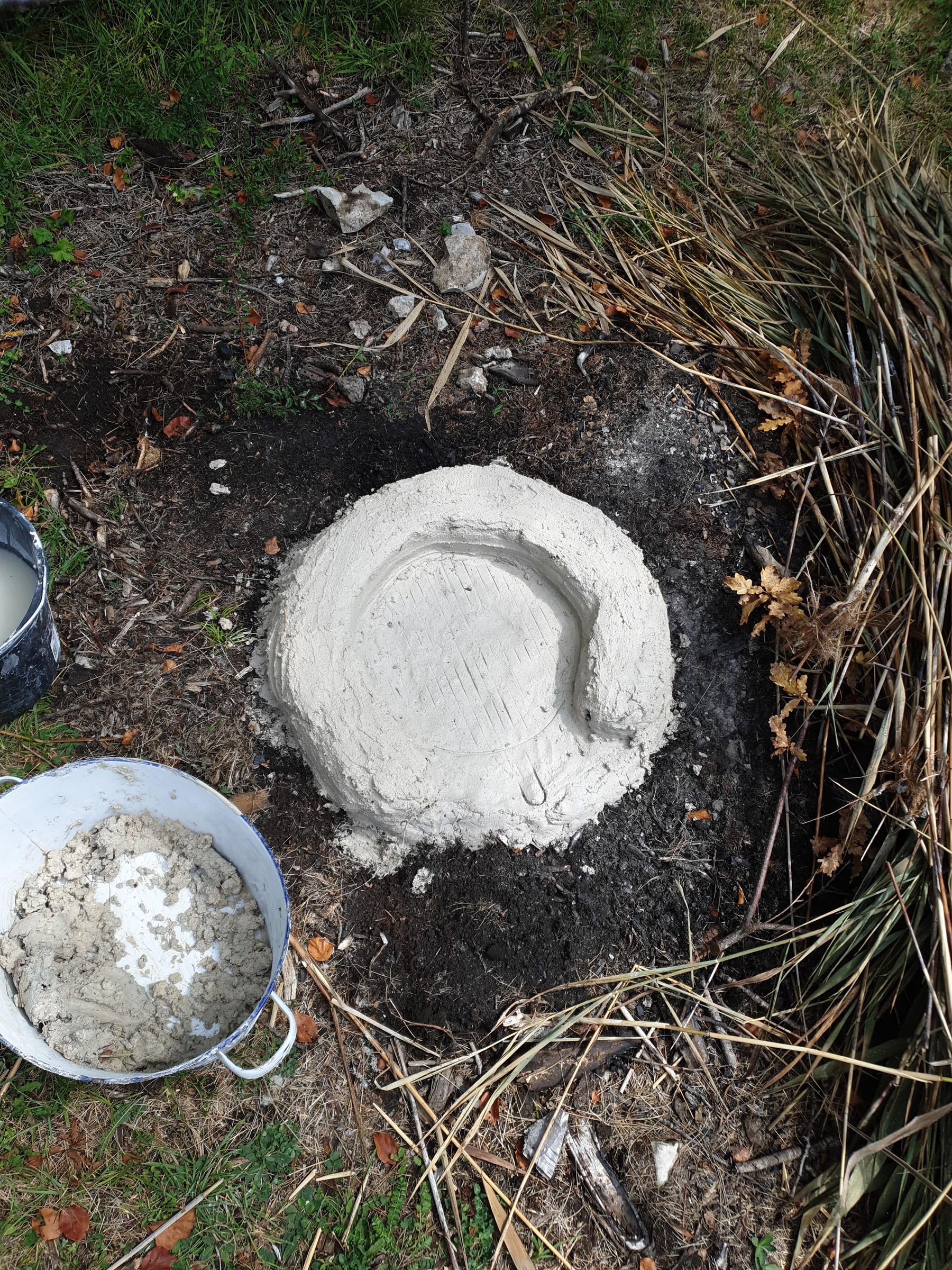 Primitive Pottery Wood Firing Updraft Kiln : 7 Steps (with Pictures ...