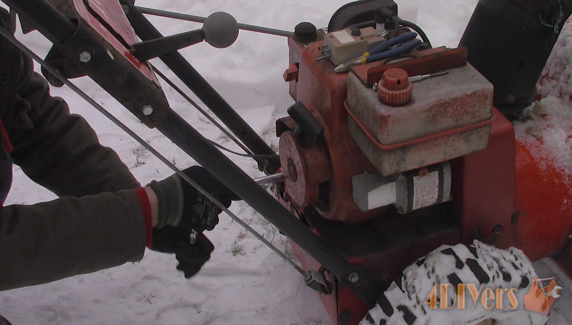 How to Replace an Engine's Pull Cord : 4 Steps (with Pictures ...