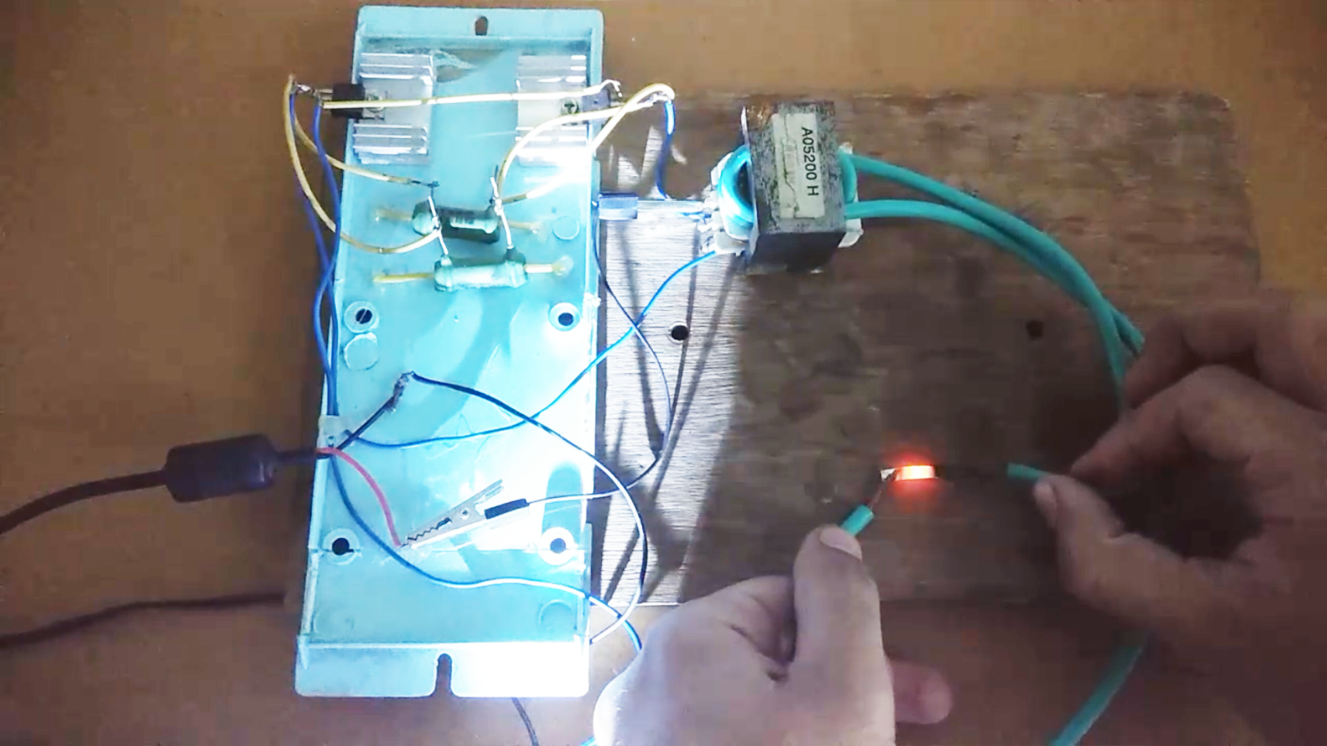 How to Make a 1 Amp to 50 Amps Current Boost Inverter Circuit DIY : 4 ...