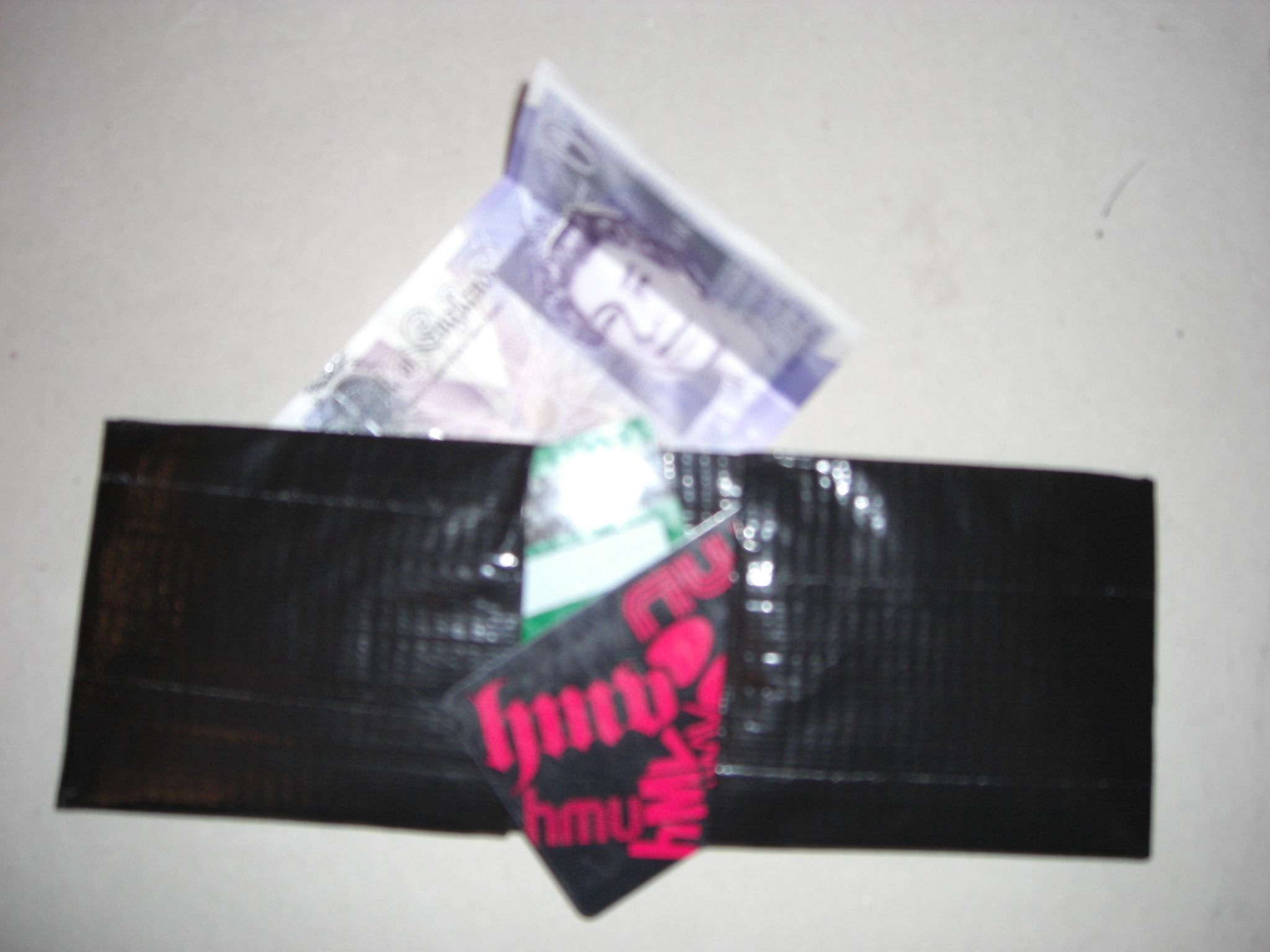 Custom Designed Durable and Functional Duct Tape Wallet : 7 Steps ...