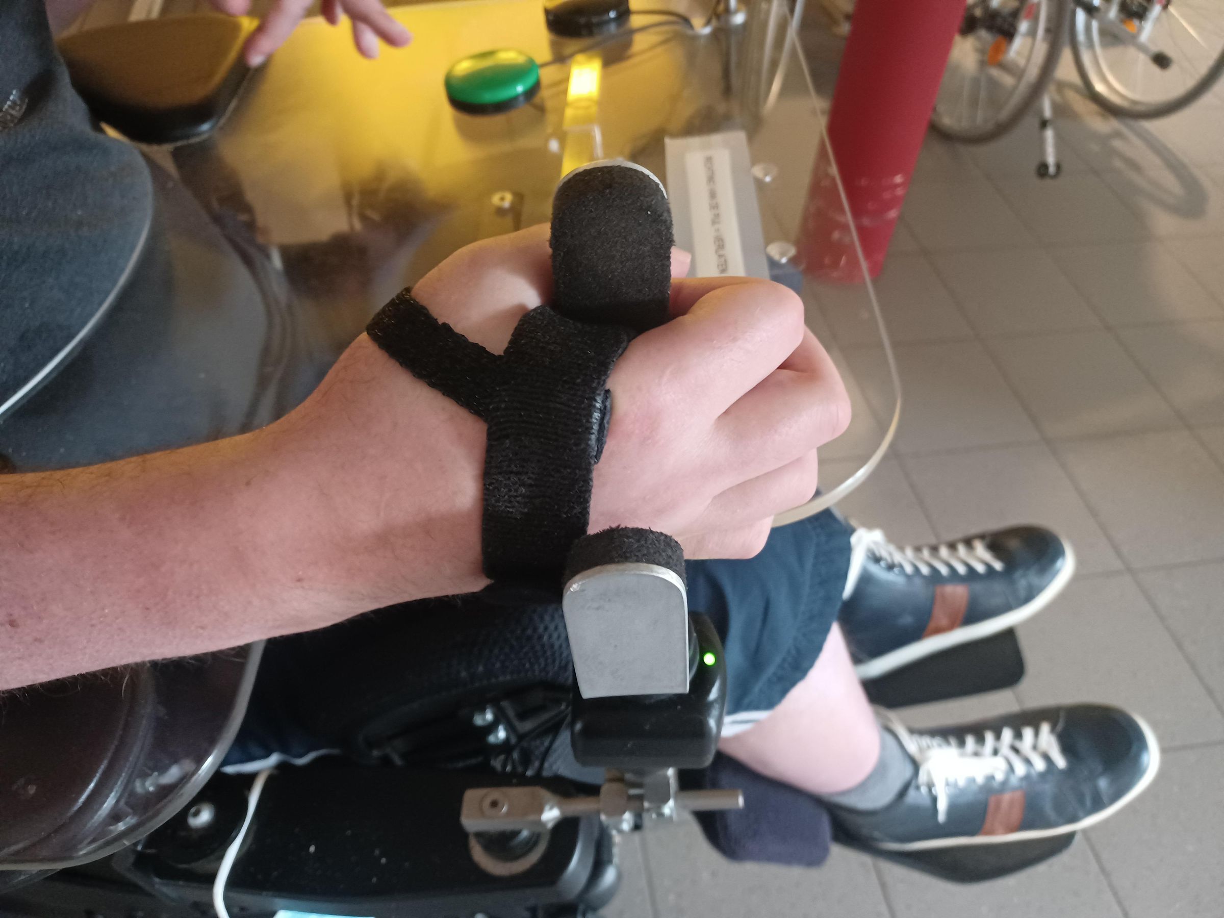 D4E1: Hand Splint With Magnet and Joystick With Magnet for an Electric ...