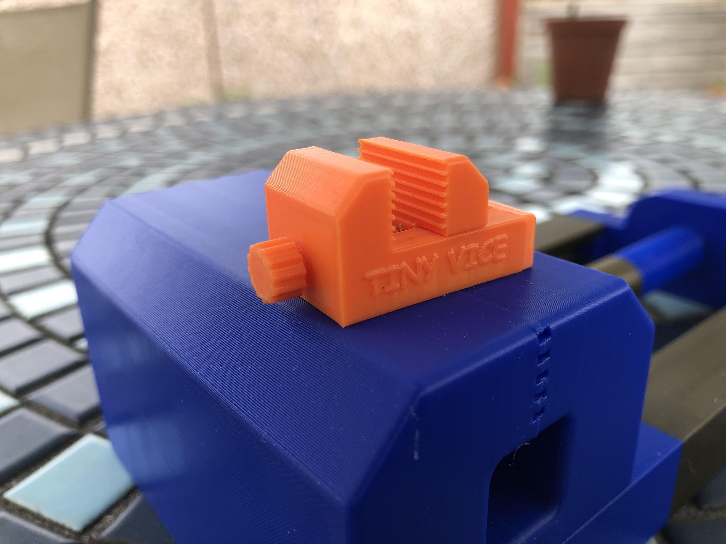 Tiny Vice : 5 Steps (with Pictures) - Instructables