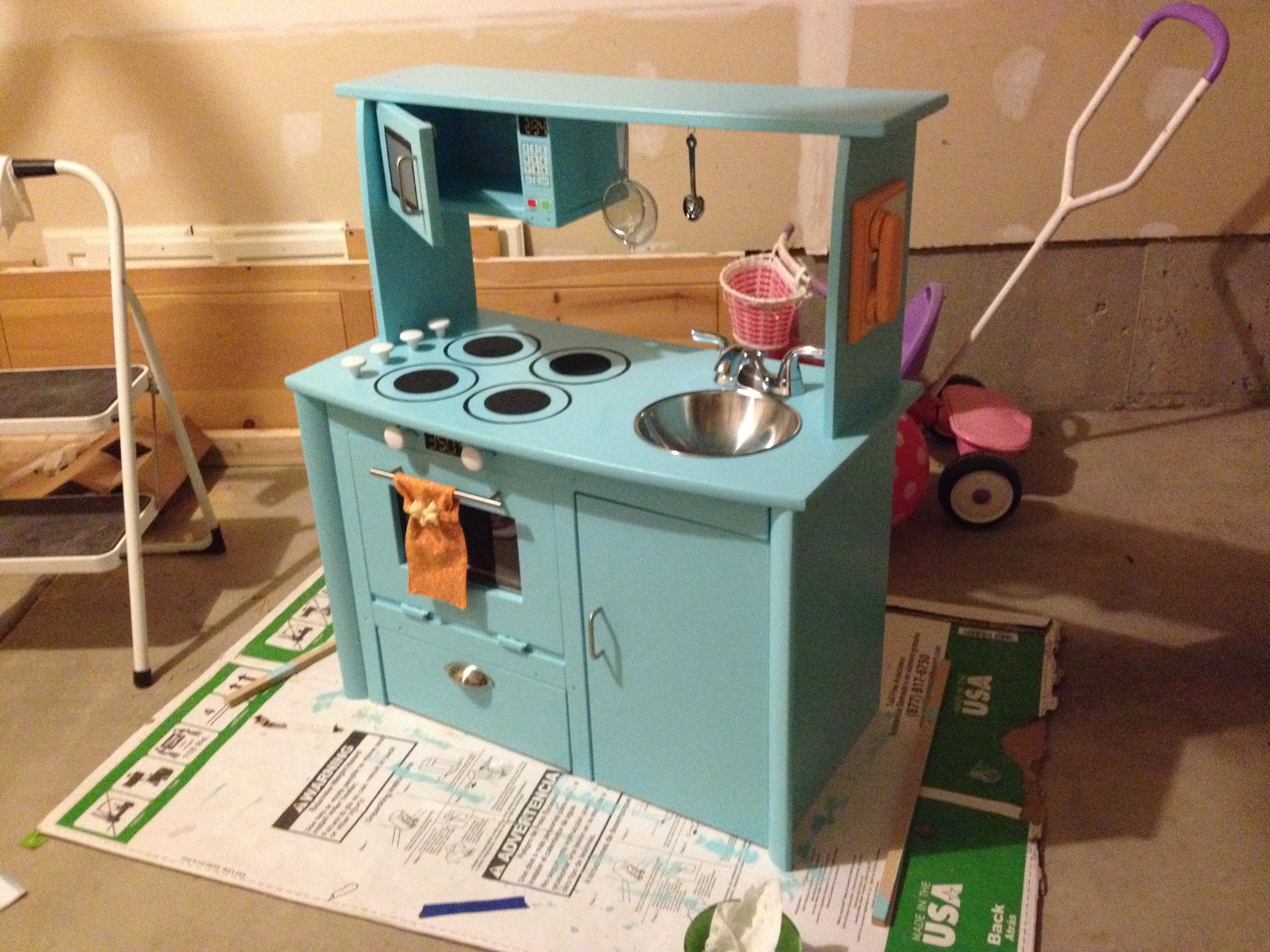 Kid Play Kitchen From an Old Computer Desk : 12 Steps (with Pictures ...