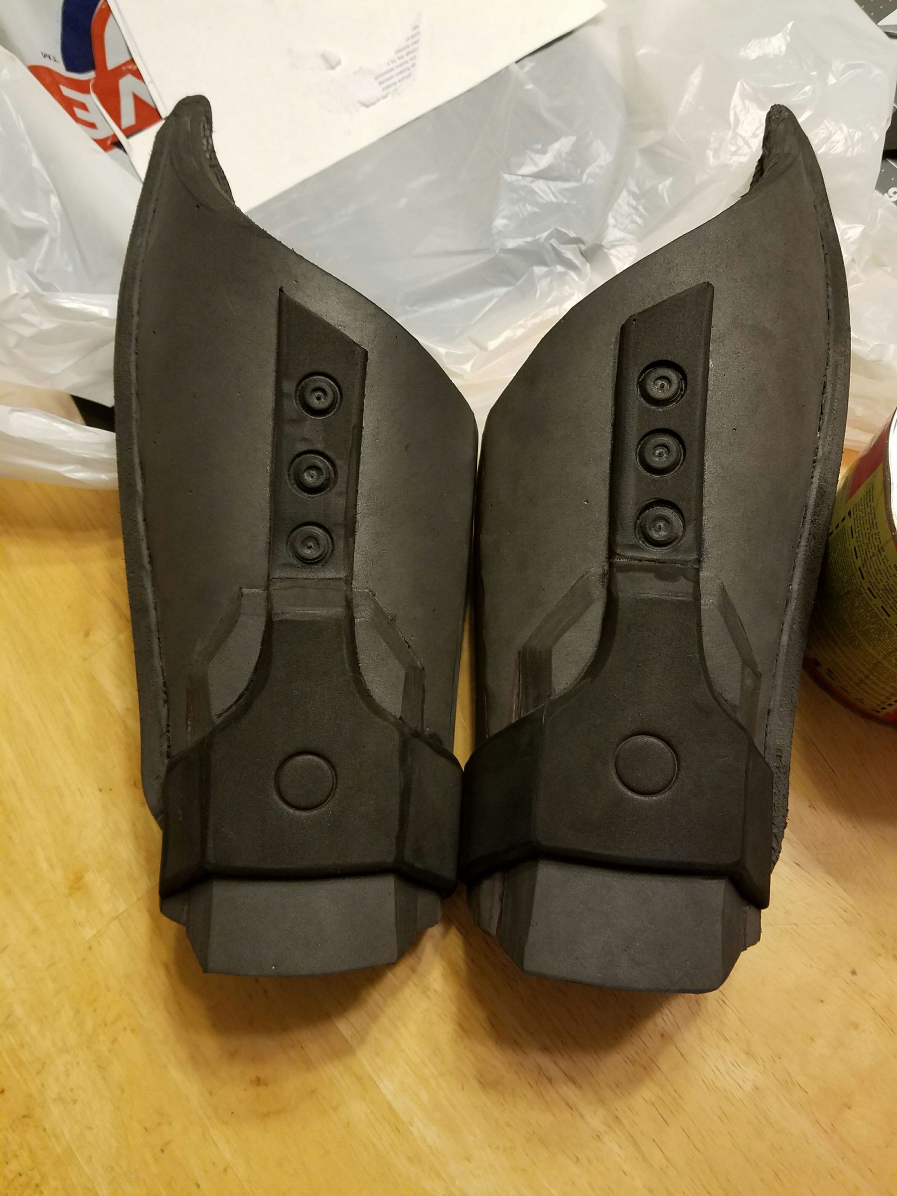 Batman Gauntlets : 7 Steps (with Pictures) - Instructables