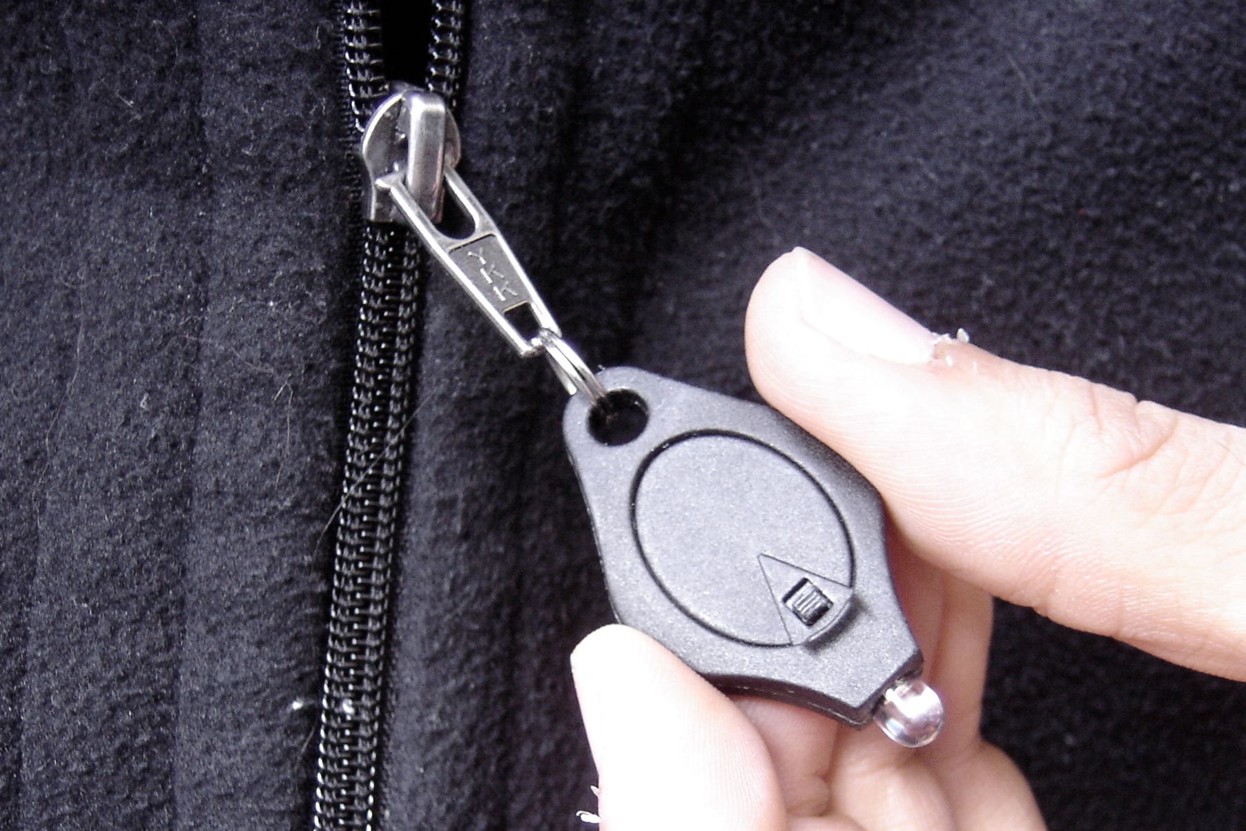 LED Zipper Pulls - Cheap and Handy : 3 Steps - Instructables