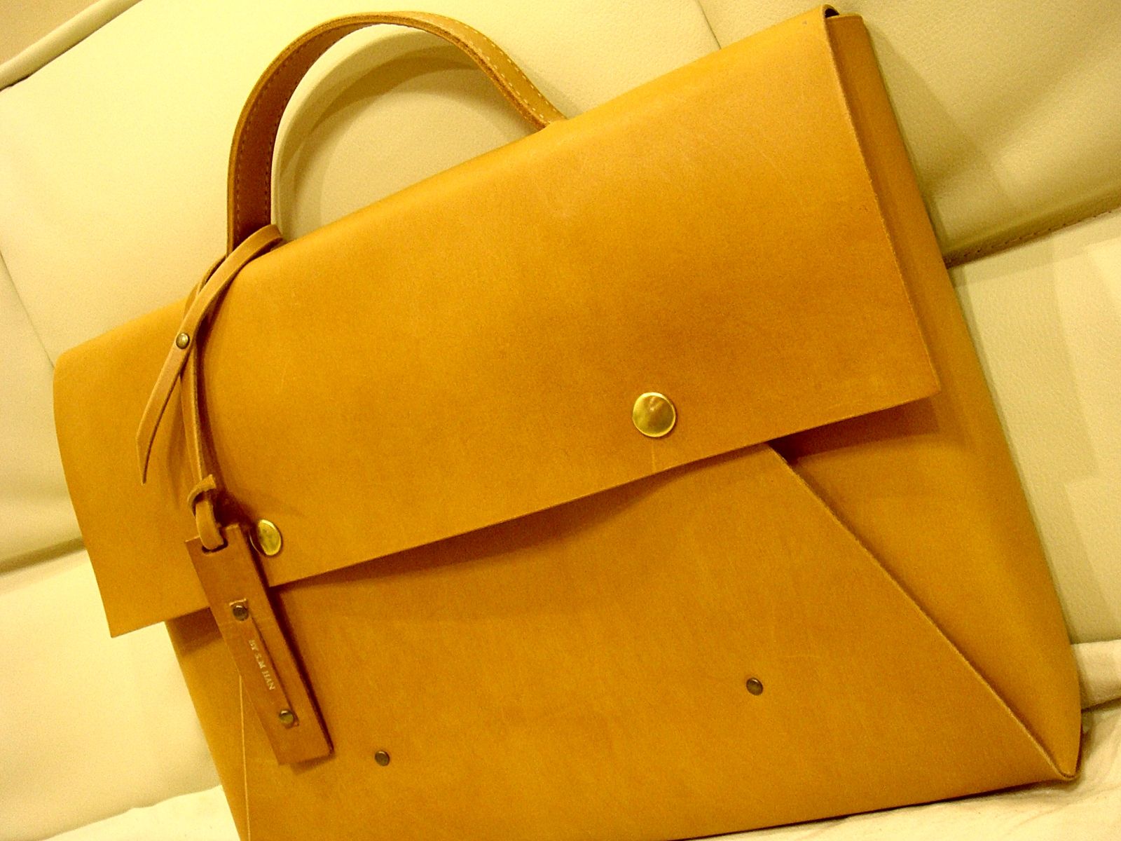 Simple Leather Briefcase : 7 Steps (with Pictures) - Instructables