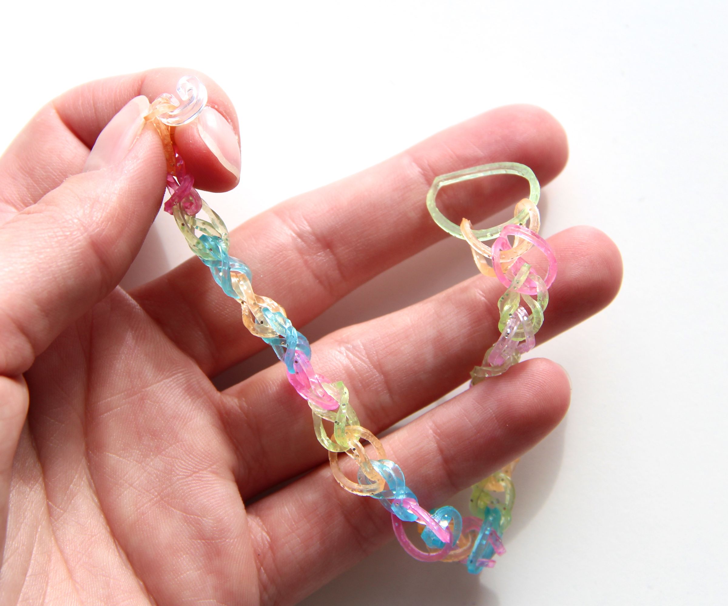 Single Rainbow Loom Bracelet : 5 Steps (with Pictures) - Instructables