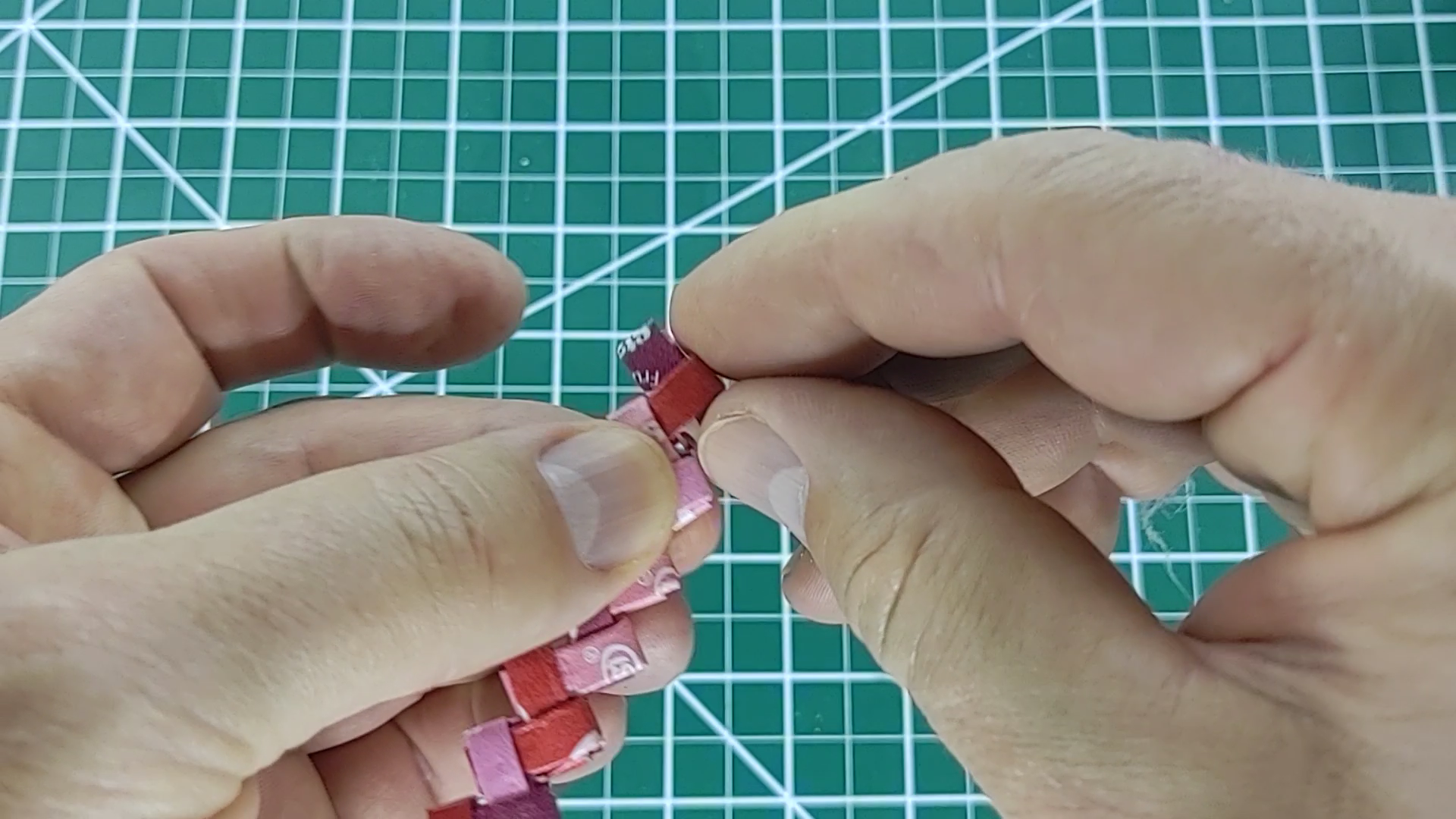 How to Make a Candy Wrapper Chain : 7 Steps (with Pictures) - Instructables