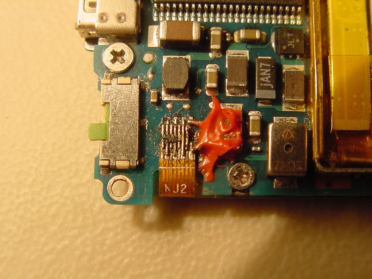 Busted Ipod Click Wheel Connector Fix : 4 Steps - Instructables