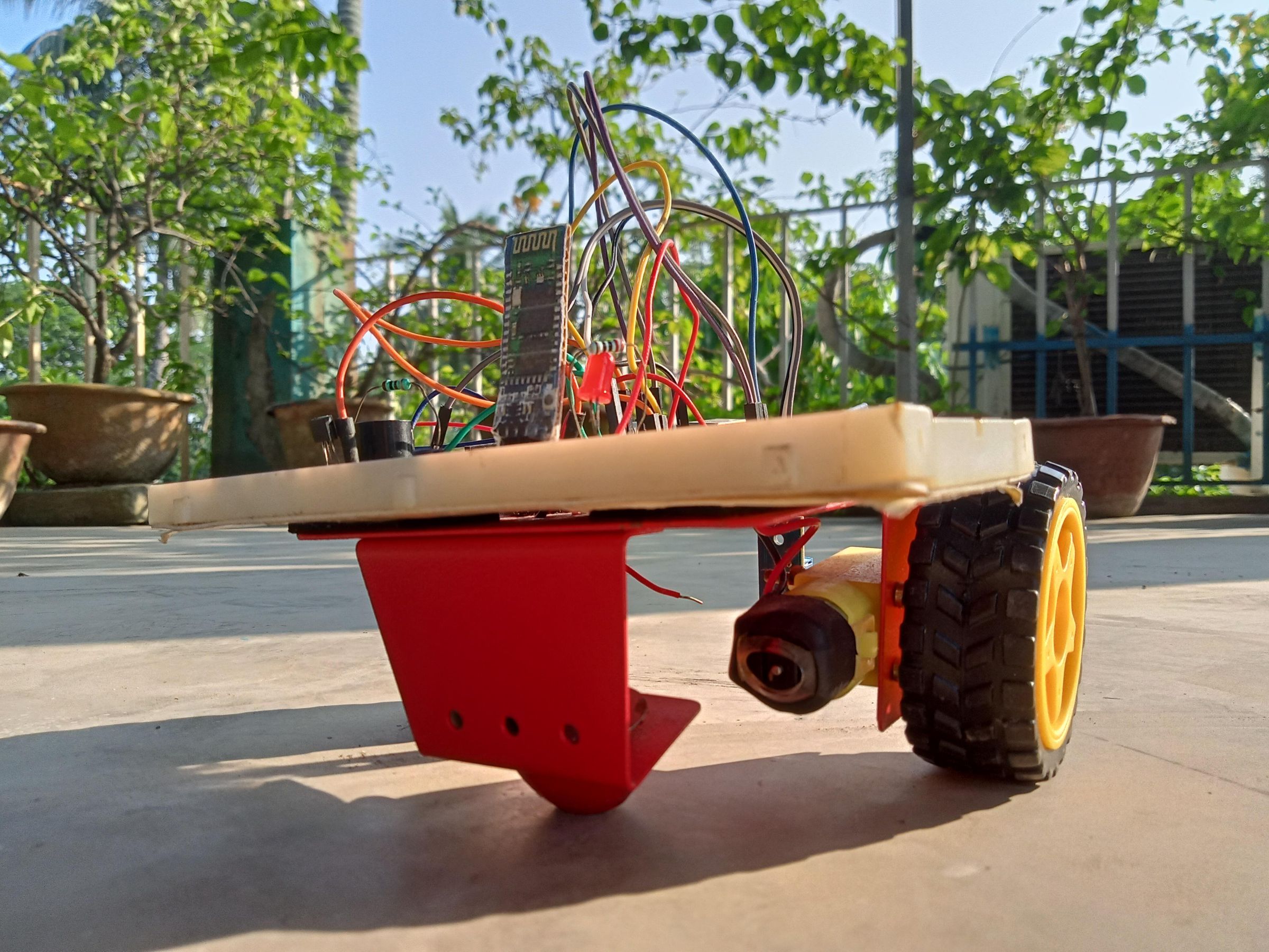 Make Your Own Sumobots ( and Battle ! ) : 9 Steps - Instructables