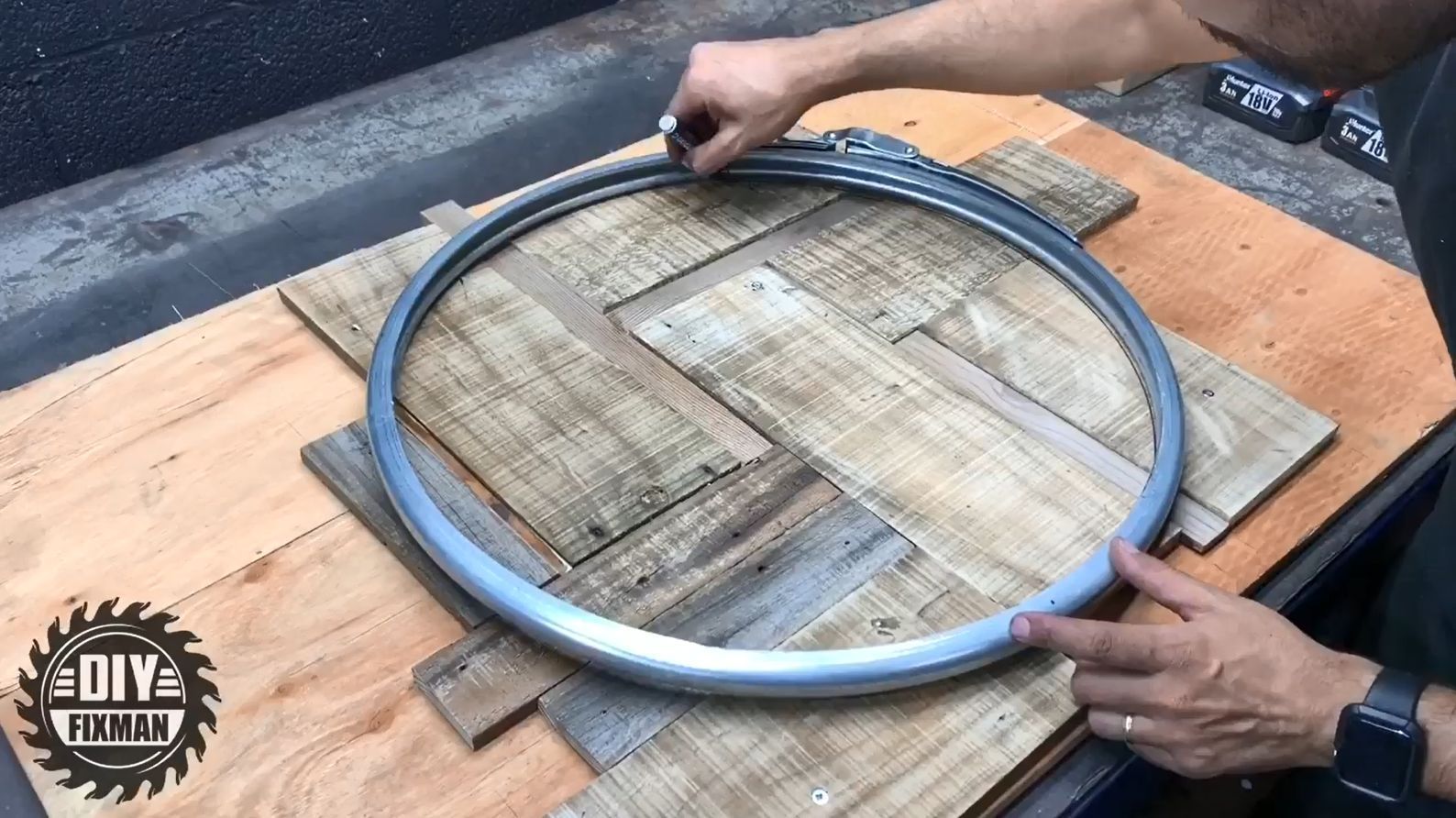 How to Build a Wall Clock Using Only Recycled Materials : 14 Steps ...